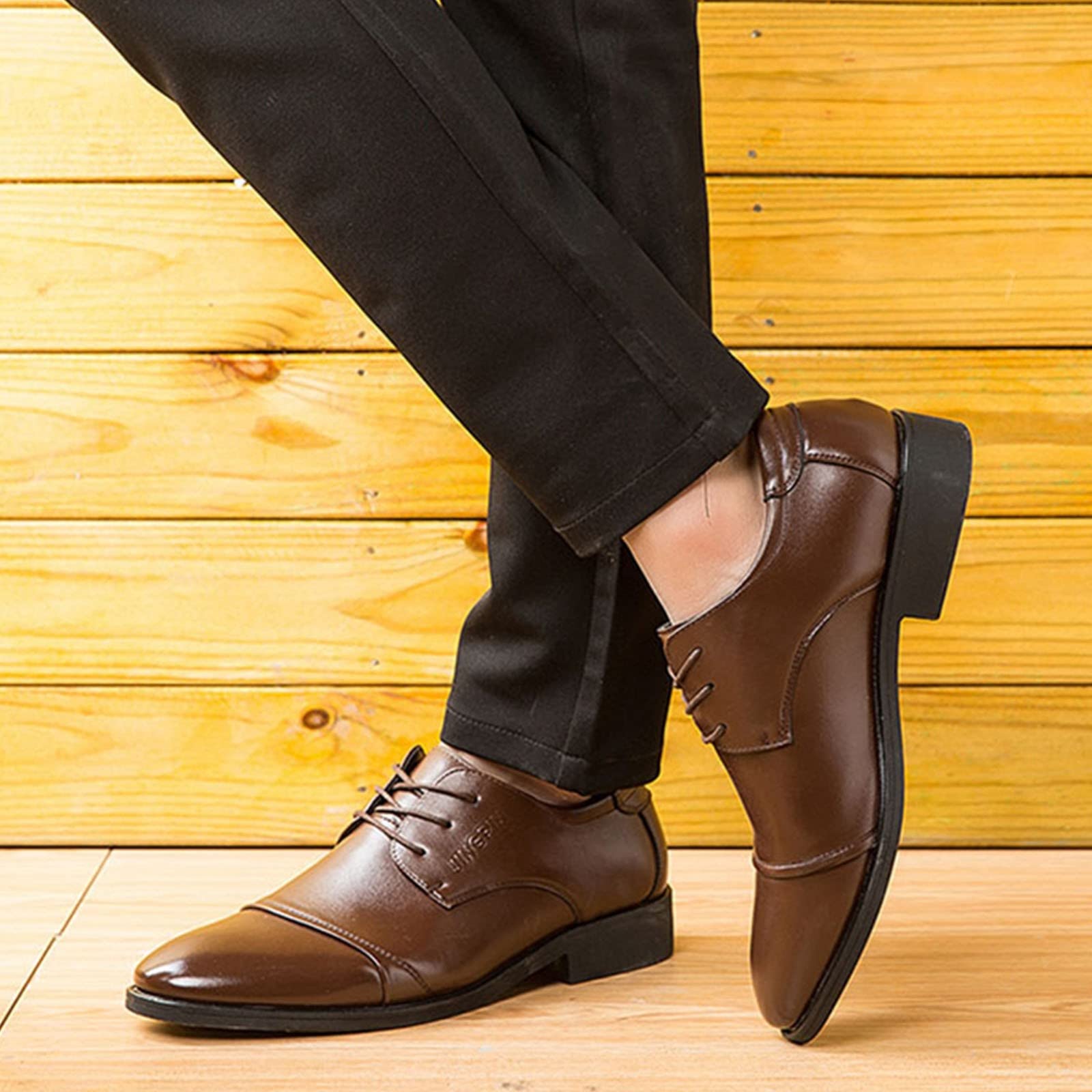 Fashion Summer and Autumn Men Leather Shoes Low Heel Pointed Toe Lace Up Solid Color Simple British Style Casual Dress Boot Brown