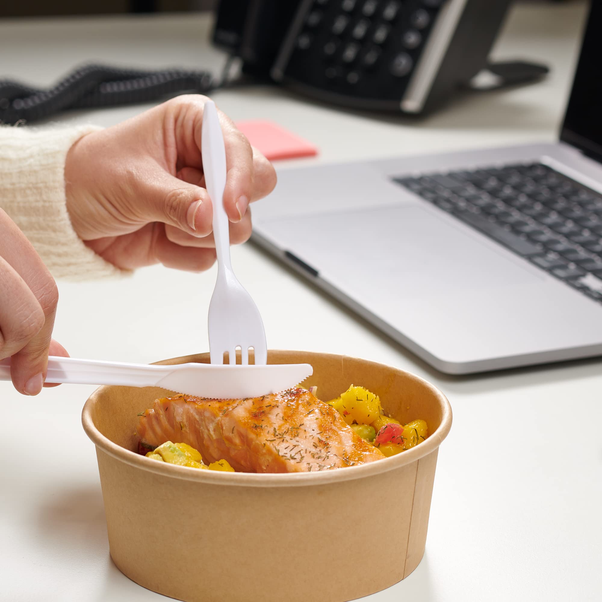 Comfy Package 400 Light-Weight White Disposable Plastic Knives