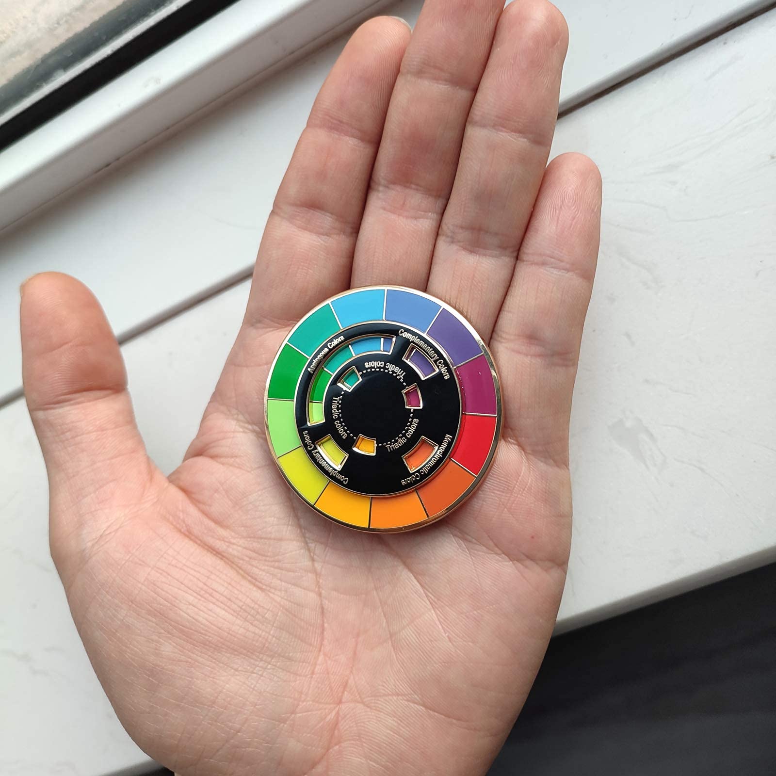 Creative Color Wheel Enamel pin, The Spinning Wheel Moves Nicely,Color Wheel Brooch (Color Wheel Enamel pin)