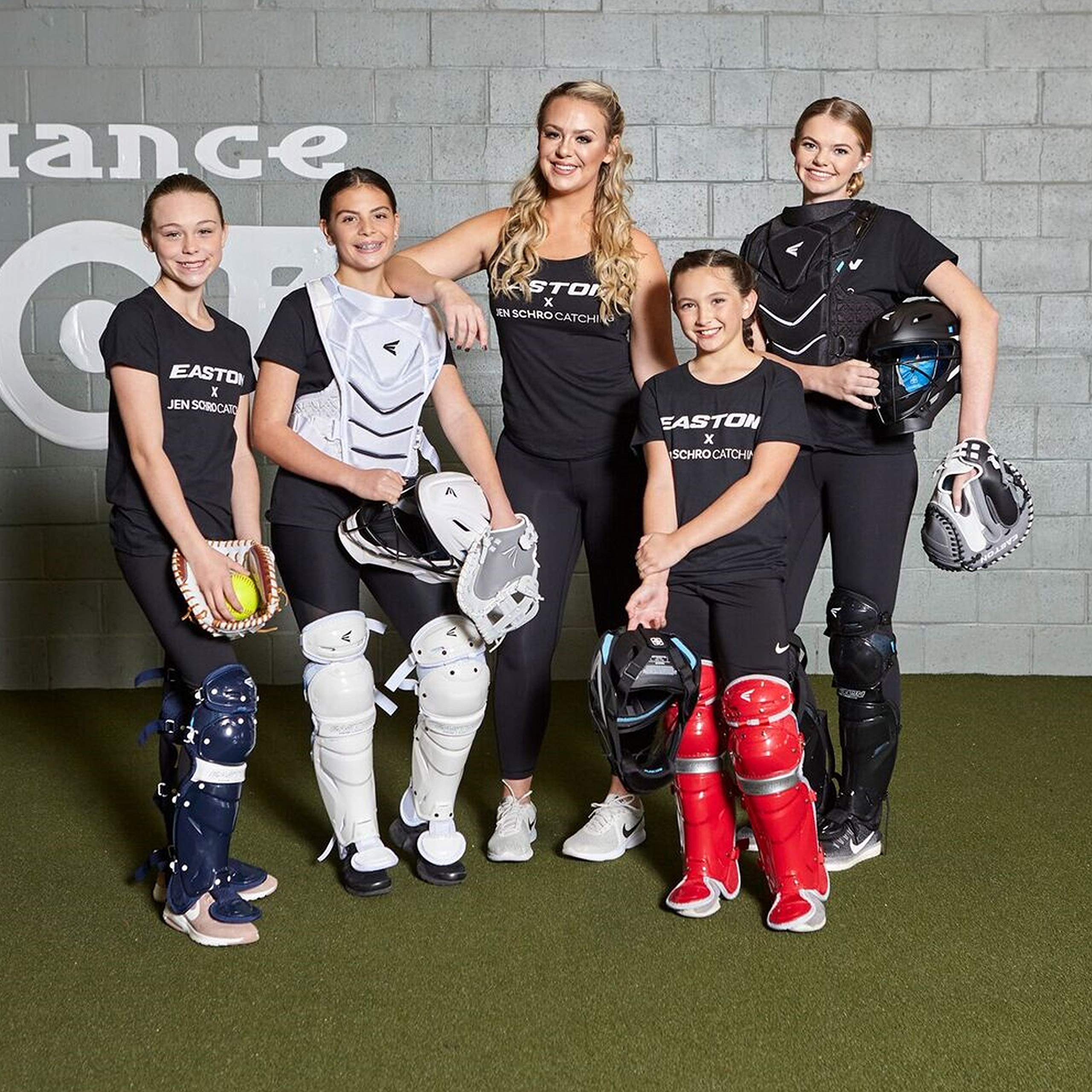 Easton | JEN SCHRO THE VERY BEST Fastpitch Softball Catcher's Equipment | Box Set | NOCSAE Certified | Medium | Black