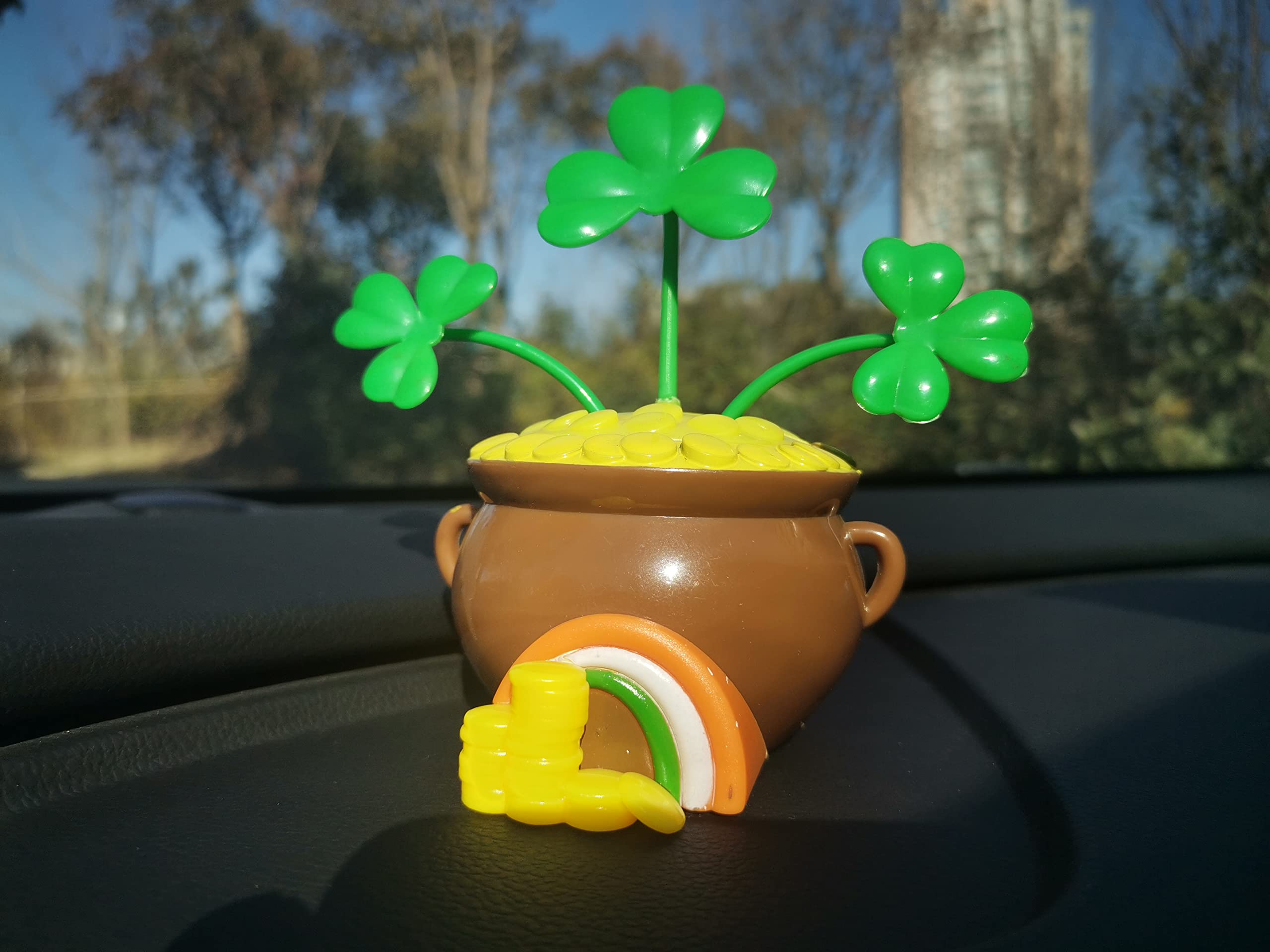 ElodieAu 2pcs Car Solar Bobble Head Toy, St. Patrick's Day Shamrock Gold Coins Solar Powered Figurines,Shaking Figures Dashboard Decor Gifts for Home Window Desk Decorations