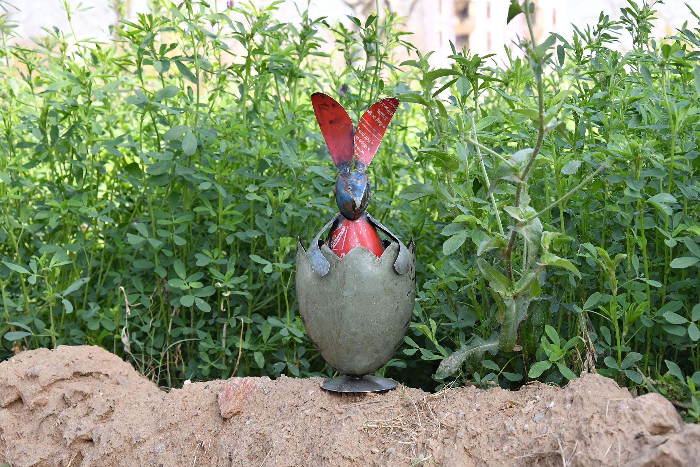 De Kulture Handcrafted Recycled Iron Egg with Rabbit Decorative Collectible Figurine Showpiece Beautify Home Office Easter Décor| Ideal for Garden Balcony Terrace Decoration, 4X4.5X11 LWH Inches