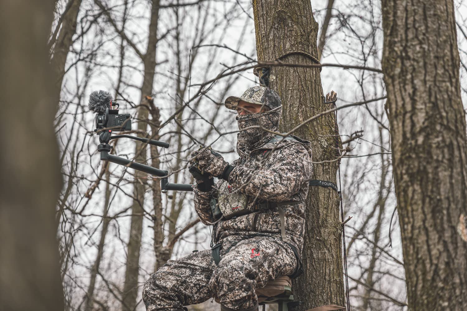 Fourth Arrow Stiff Arm Camera Arm Mount for Trees, Lightweight, Aluminum, 360 Tool-Less Leveling, Stable Bracket for Filming Hunts, Wide Range of Motion