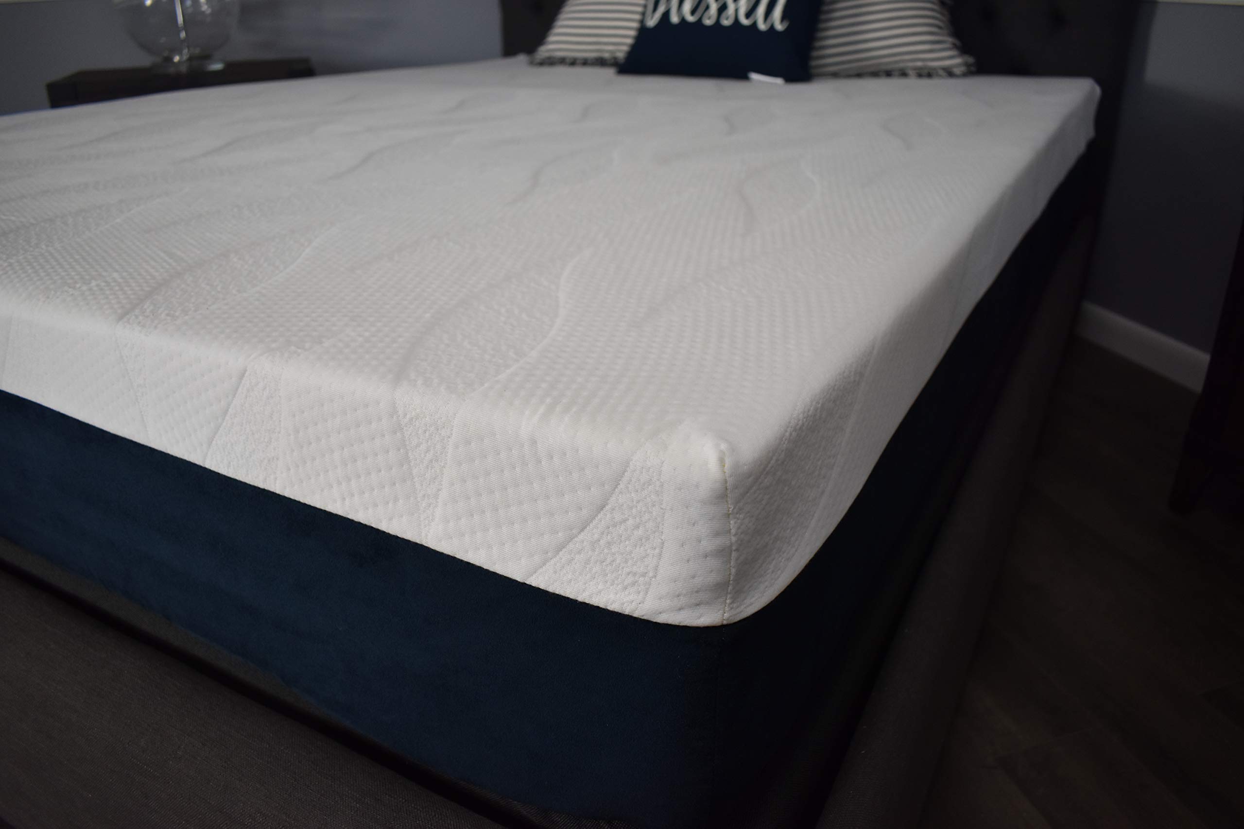 Made in The USA 10" Graphite Infused Memory Foam Mattress Sleeps Cooler (King)