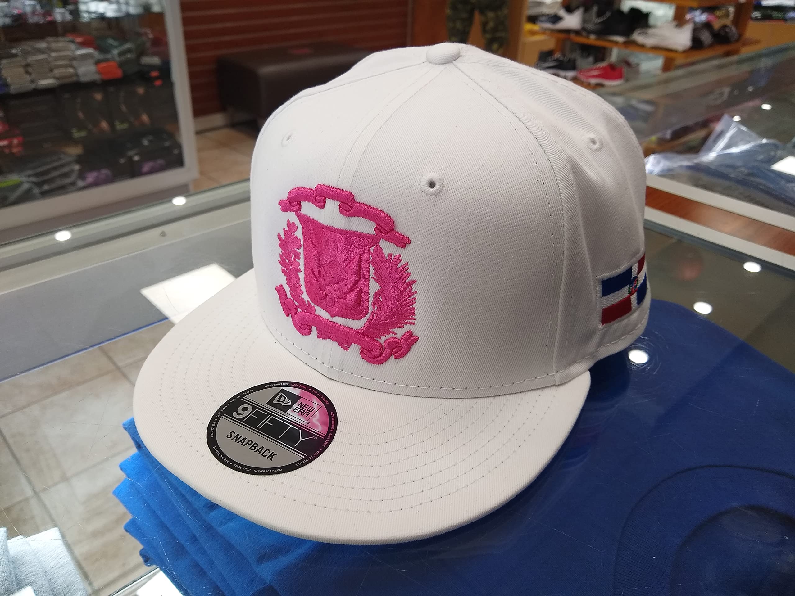 Dominican Republic Embroidered Shield and Flag Snap BackCap (White/Pink)