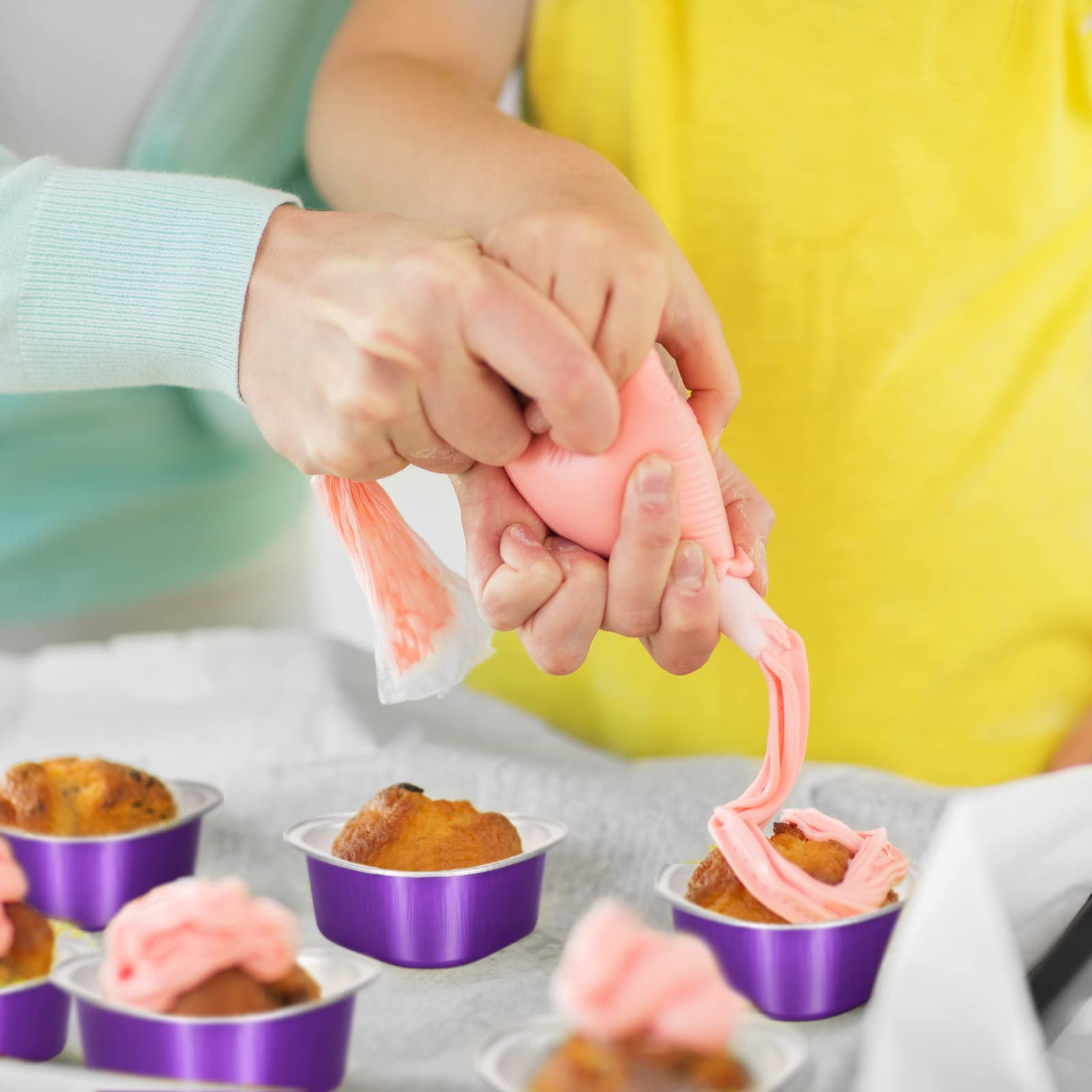 Geiserailie 200 Sets Aluminum Foil Cake Pan with Clear Lids 100 ml/ 3.4 Ounces Heart Shaped Disposable Mini Cupcake Cup Flan Baking Cups Pan for Xmas Valentine Wedding Birthday Party (Purple)