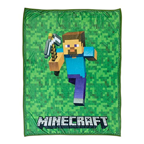 Minecraft Boys Fleece Throw Blanket - Blanket Lanyard and Pin Box Set - Official Black and Green Creeper Face Throw Blanket Lanyard and Pin Set (Green Run)