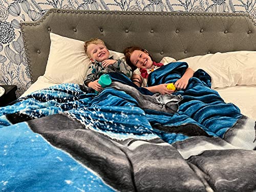 Dawhud Direct Dolphin Fleece Blanket for Bed, 50" x 60" Dolphin Fleece Throw Blanket for Women, Men and Kids - Super Soft Plush Dolphin Blanket Throw - Queen Size Blanket