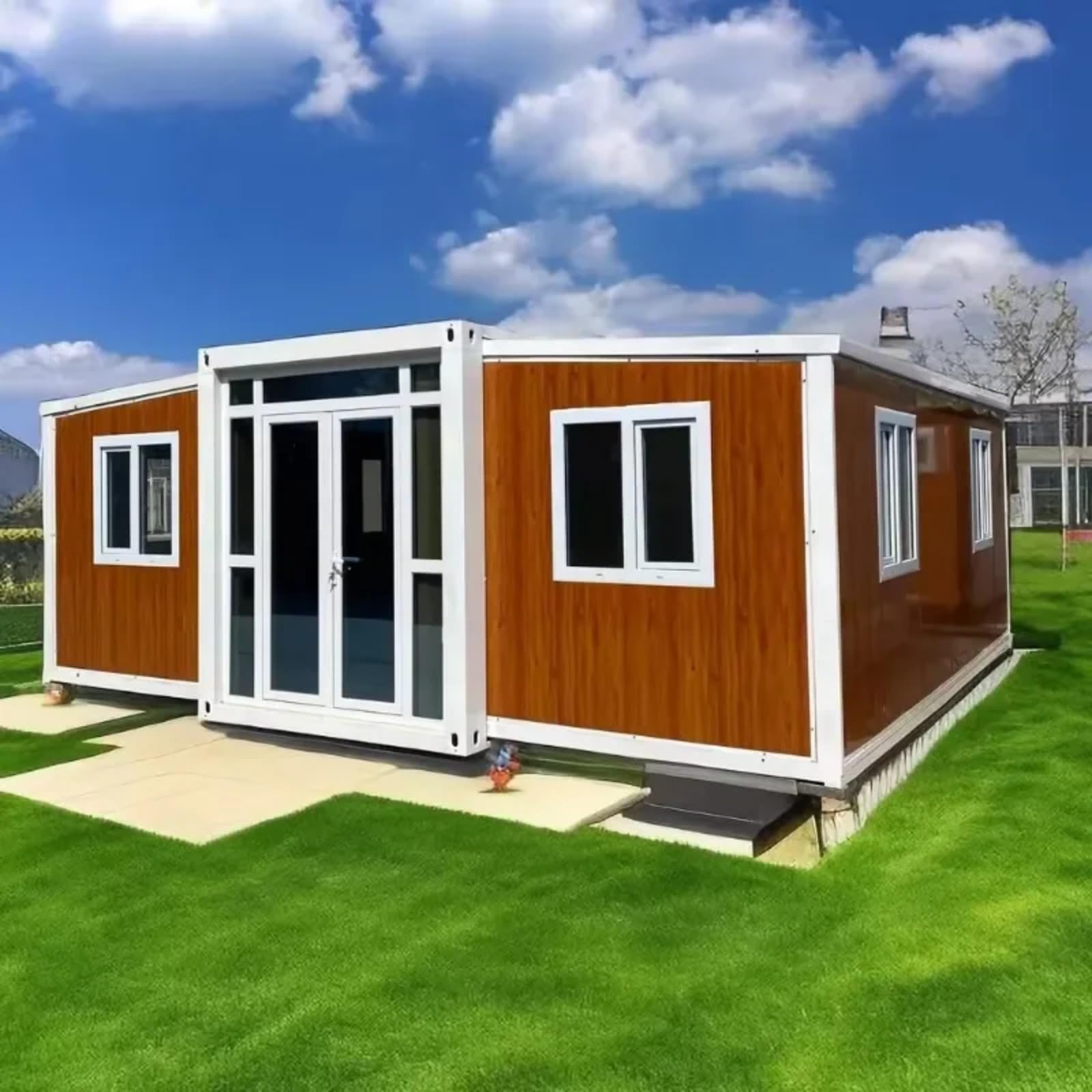 Luxury Expandable Container Home–40ft Prefabricated House with 3 Bedrooms, Kitchen, and Living Room, Ideal for Emergency Housing and Recreational Use