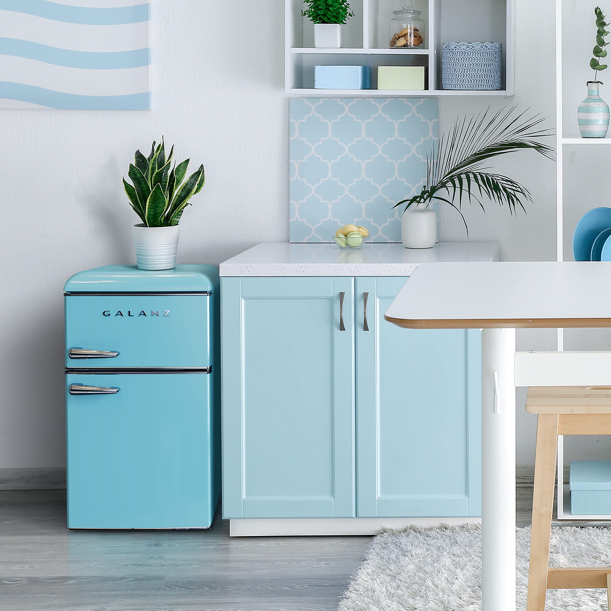 Galanz Retro Compact Refrigerator with Freezer, Mini Fridge with Dual Doors, Adjustable Mechanical Thermostat, 3.1 Cu FT, Blue