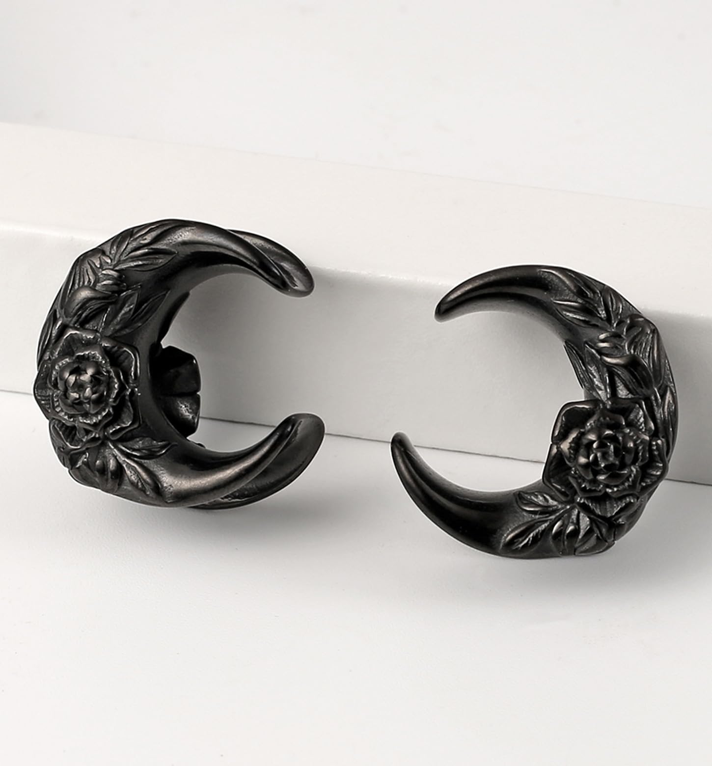 Earblity 2PCS Crescent Moon Saddle Plugs 316 Stainless Steel Ear Gauges Hypoallergenic ear gauges expander Piercing Body Jewelry (10MM, Black)