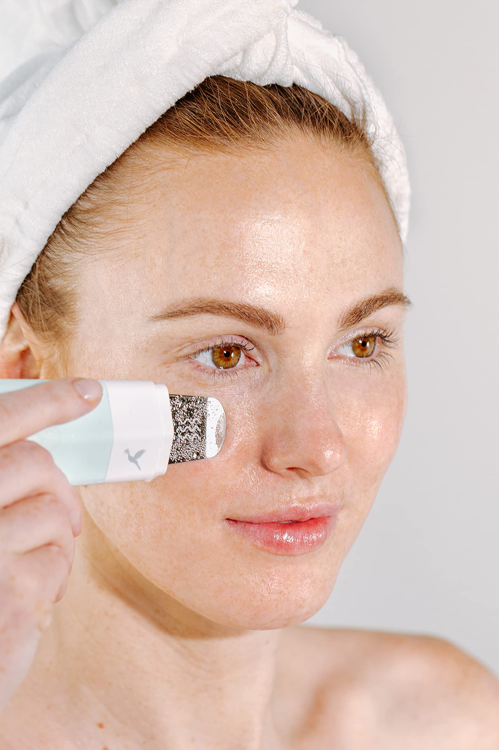 DERMAFLASH DERMAPORE Skin Care Device, Ultrasonic 2-in-1 Pore Extractor and Serum Infuser, Icy Pink