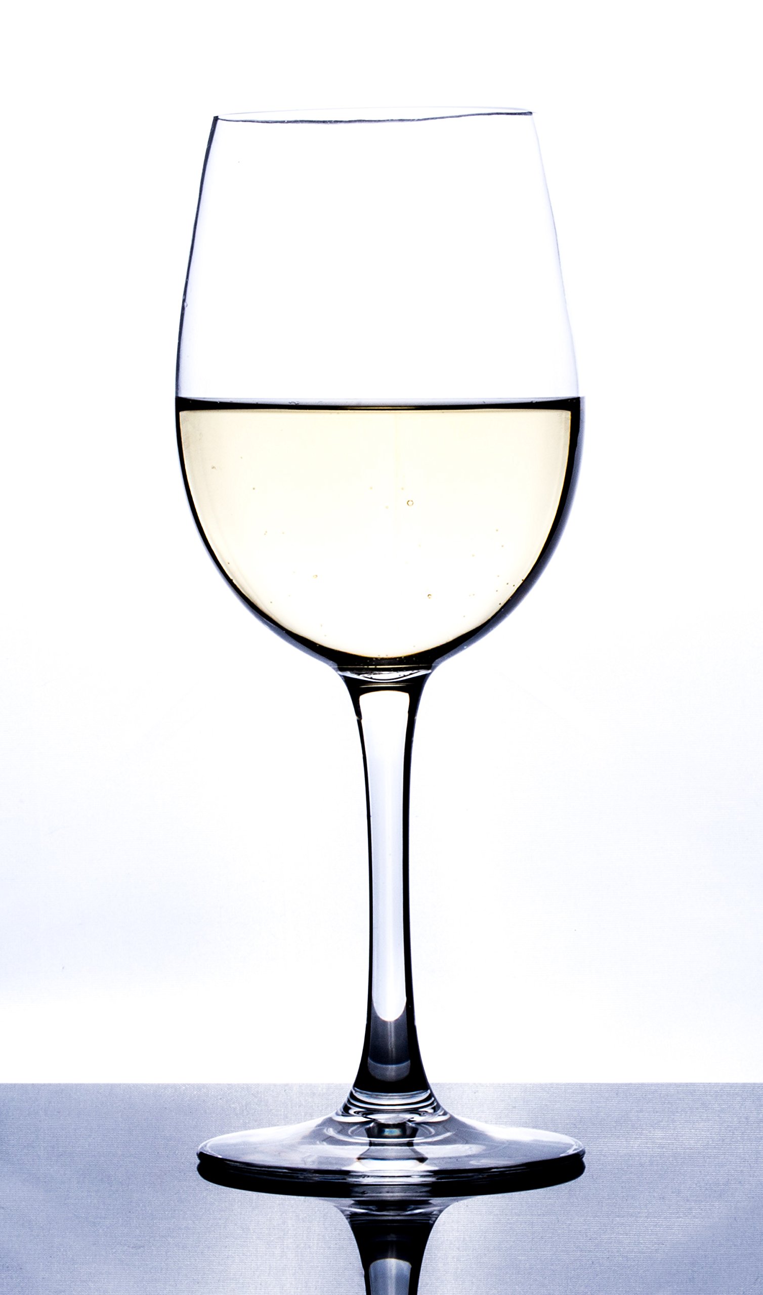 Elegant Plastic Wine Glasses by Savona | Unbreakable Wine Glasses | Ideal for Indoor/Outdoor Use | 100% Tritan Shatterproof Wine Glasses | Set of 4)