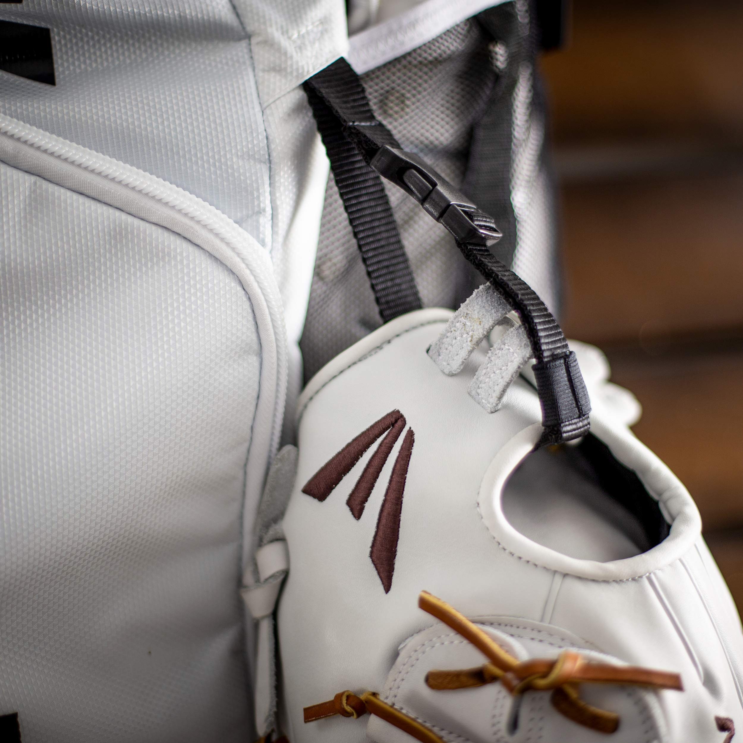 Easton | JEN SCHRO Catchers Bat and Equipment Backpack | 2021 | White |