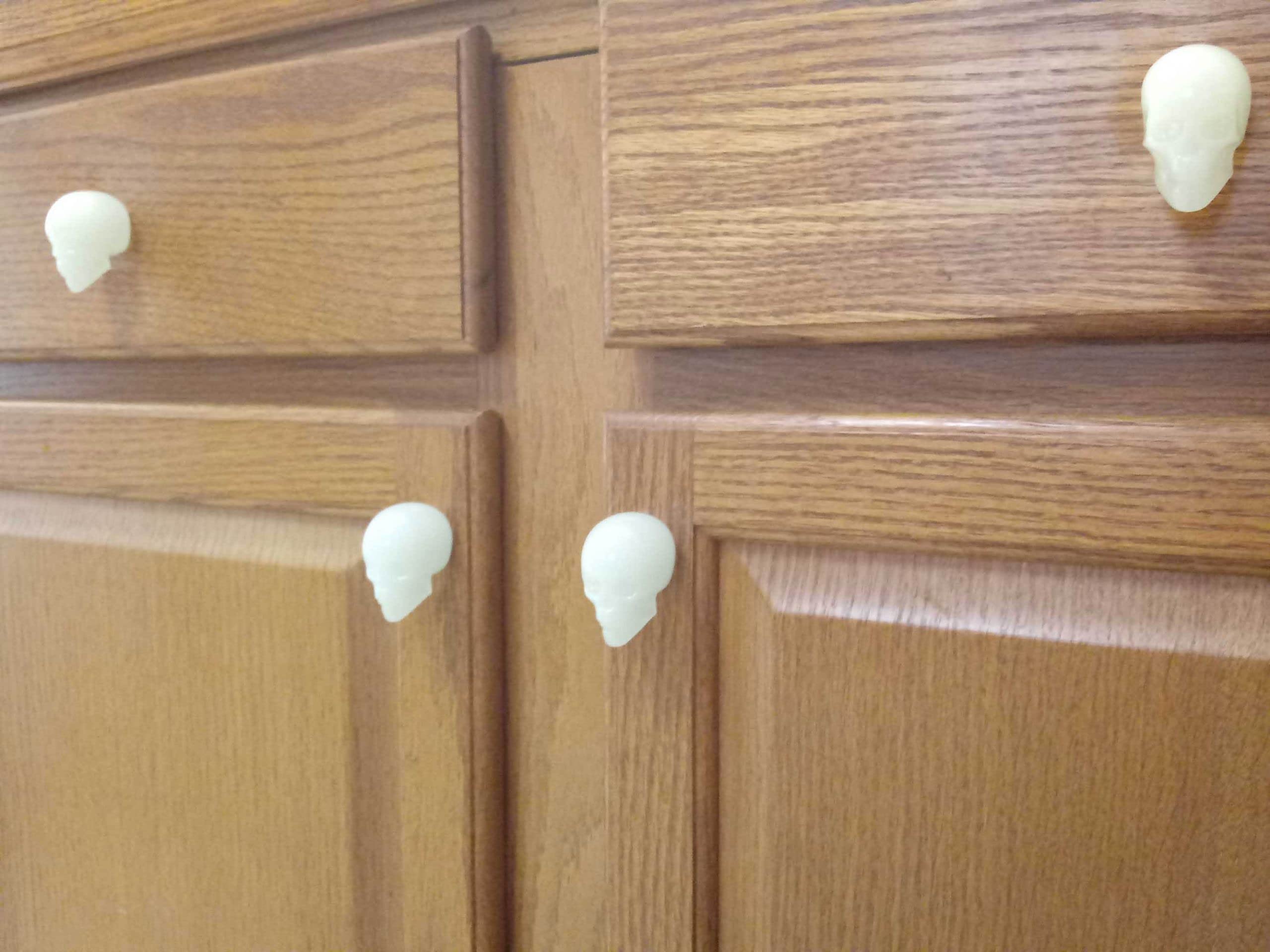 Glow in the Dark Skull Door Knobs Drawer Knobs (Set of 2)