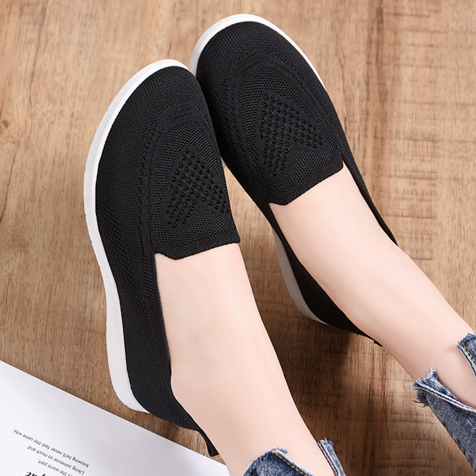 FASDNENDYS Women Comfortable Fashion Casual Breathable Lightweight Solid Color Autumn and Winter Restaurant Shoe Black