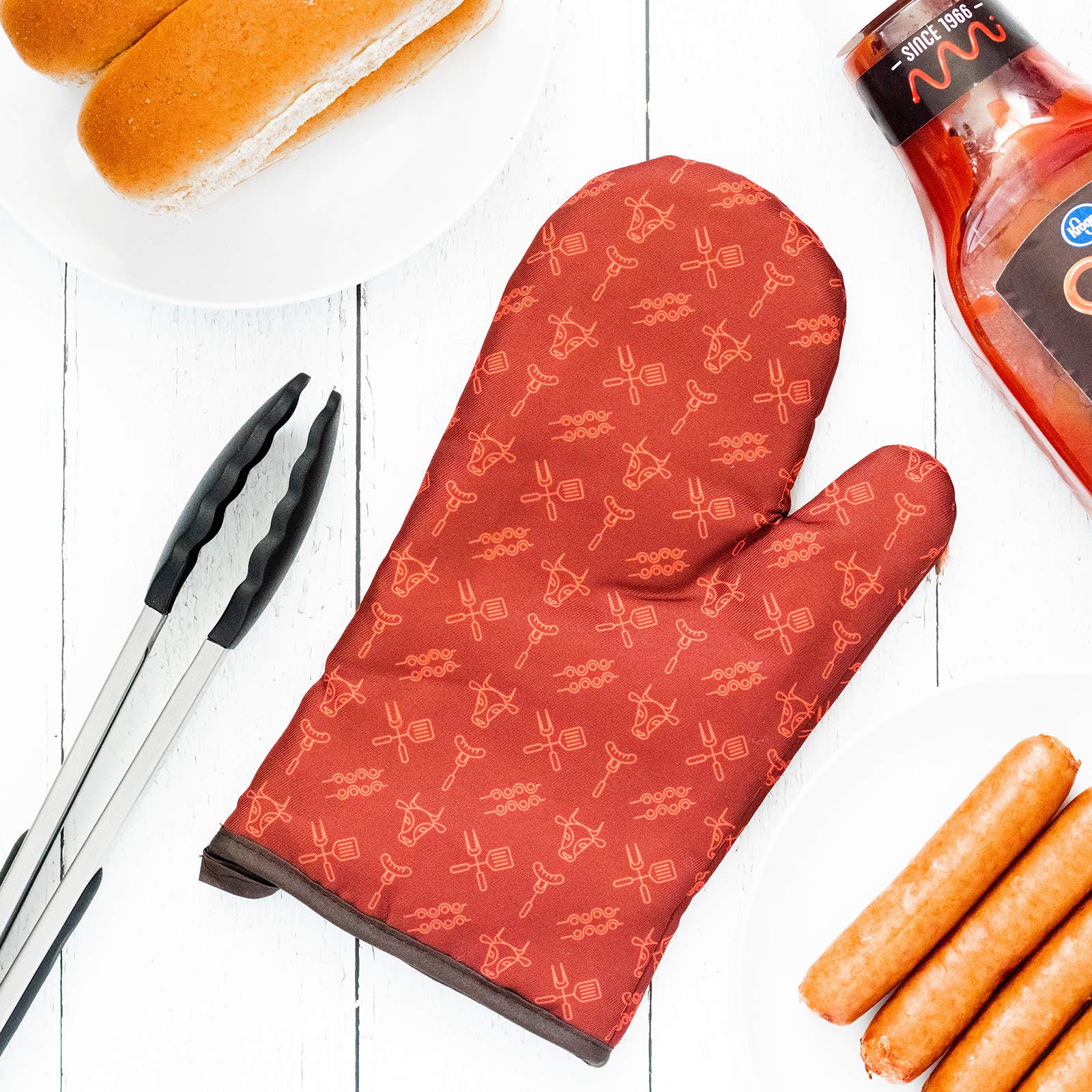 Funny Heat Resistant Oven Mitt Pot Holder Glove - Kitchen Gift for Women and Men - Cooking, Baking, BBQ and Animal Lovers (Grill Master)