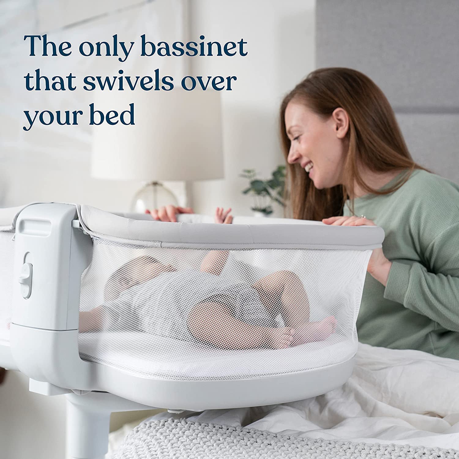 HALO 3.0 BassiNest Swivel Sleeper and 100% Cotton Sleepsack Swaddle, Lamb Scribble White, Small (Bundle)