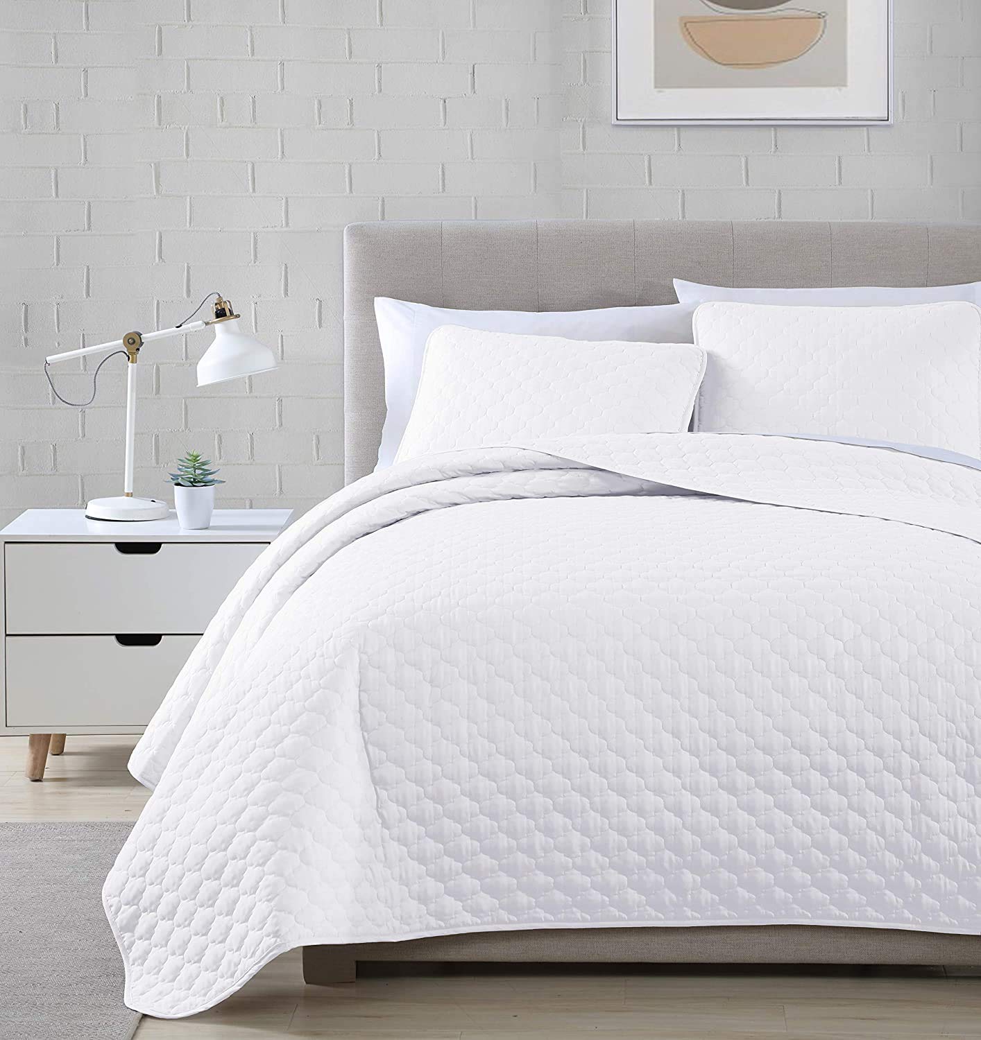 Chezmoi Collection Thea 3-Piece Geometric Quatrefoil Pattern Oversized Bedspread Quilt Set (Queen, White)