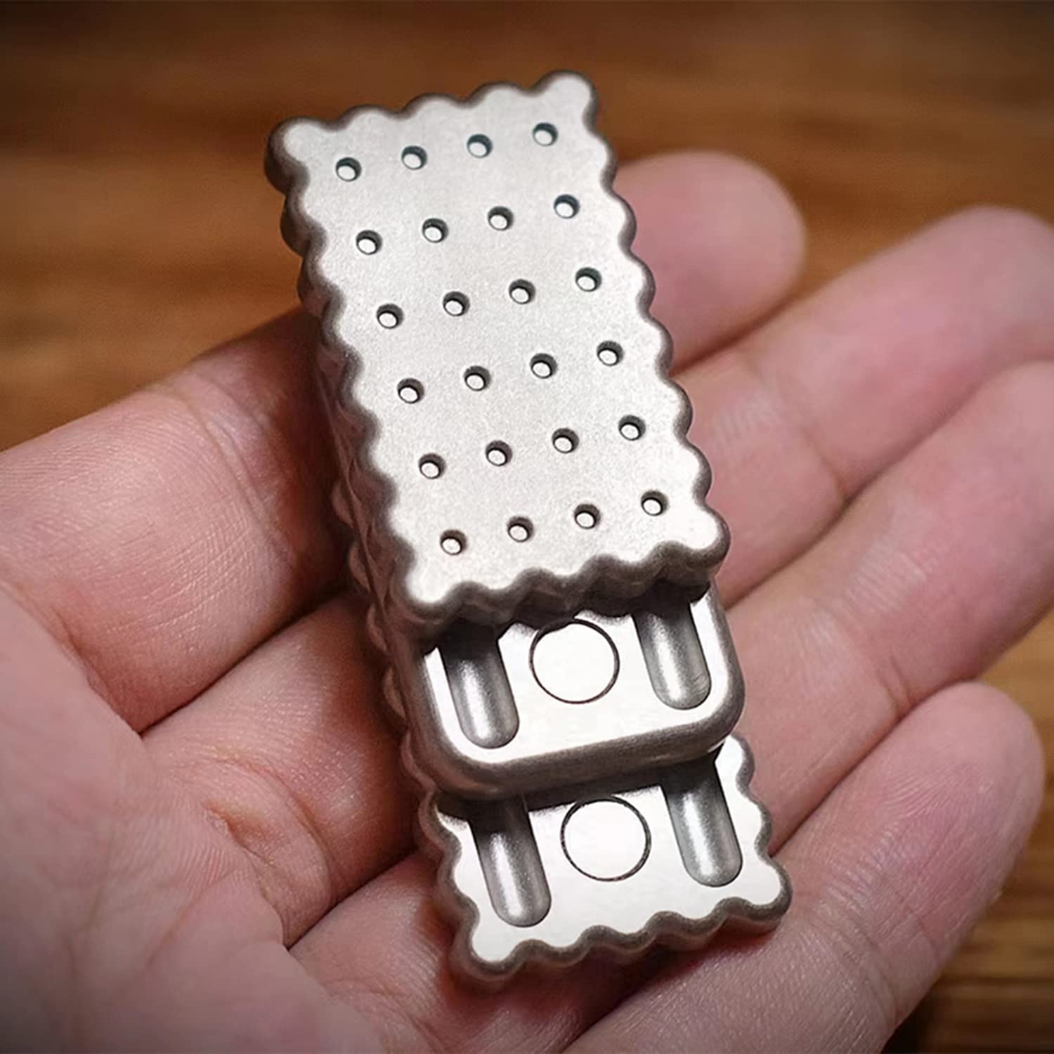 Fidget Slider Dessert Shape Fidget Toy Variety of Ways to Play Hand Spinner (Cookies/Titanium)