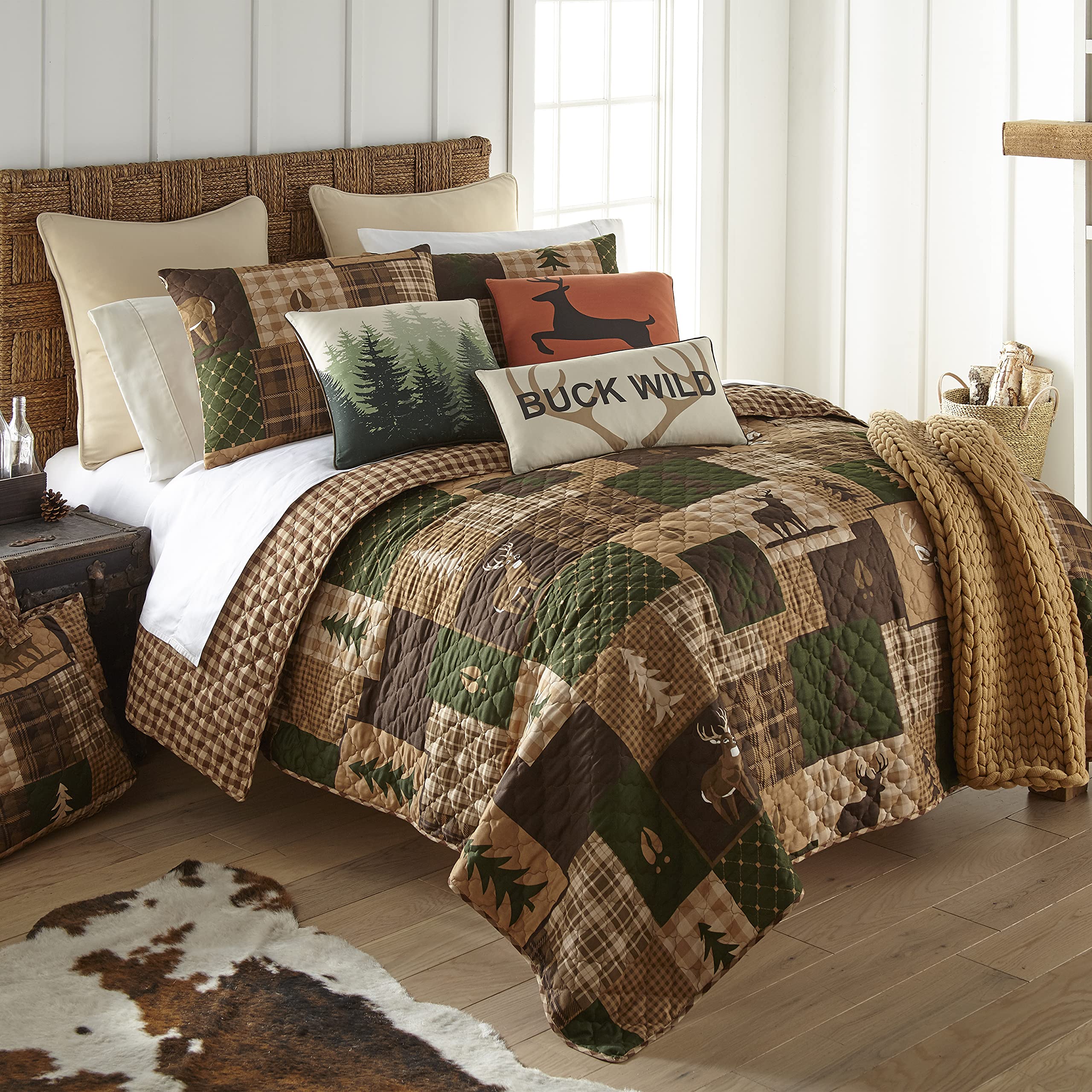 Donna Sharp Full/Queen Bedding Set - 3 Piece - Green Forest Lodge Quilt Set with Full/Queen Quilt and Two Standard Pillow Shams - Fits Queen Size and Full Size Beds - Machine Washable
