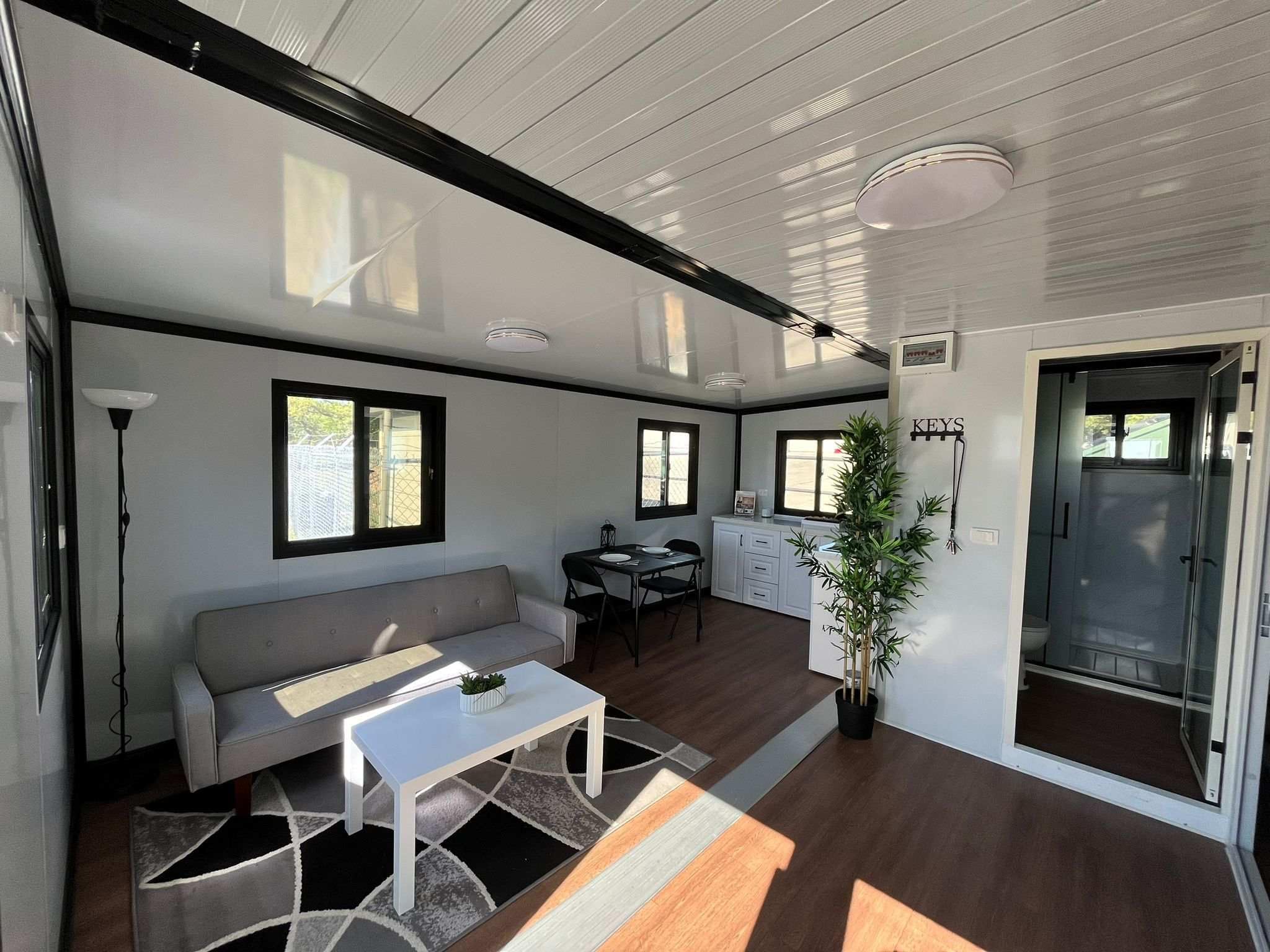 Generic Prefabricated Portable 19x20ft Expandable Container Living Foldable House, Portable Mobile House for Personal, Office, Warehouse, Villa, Booth, Hotel Use, White