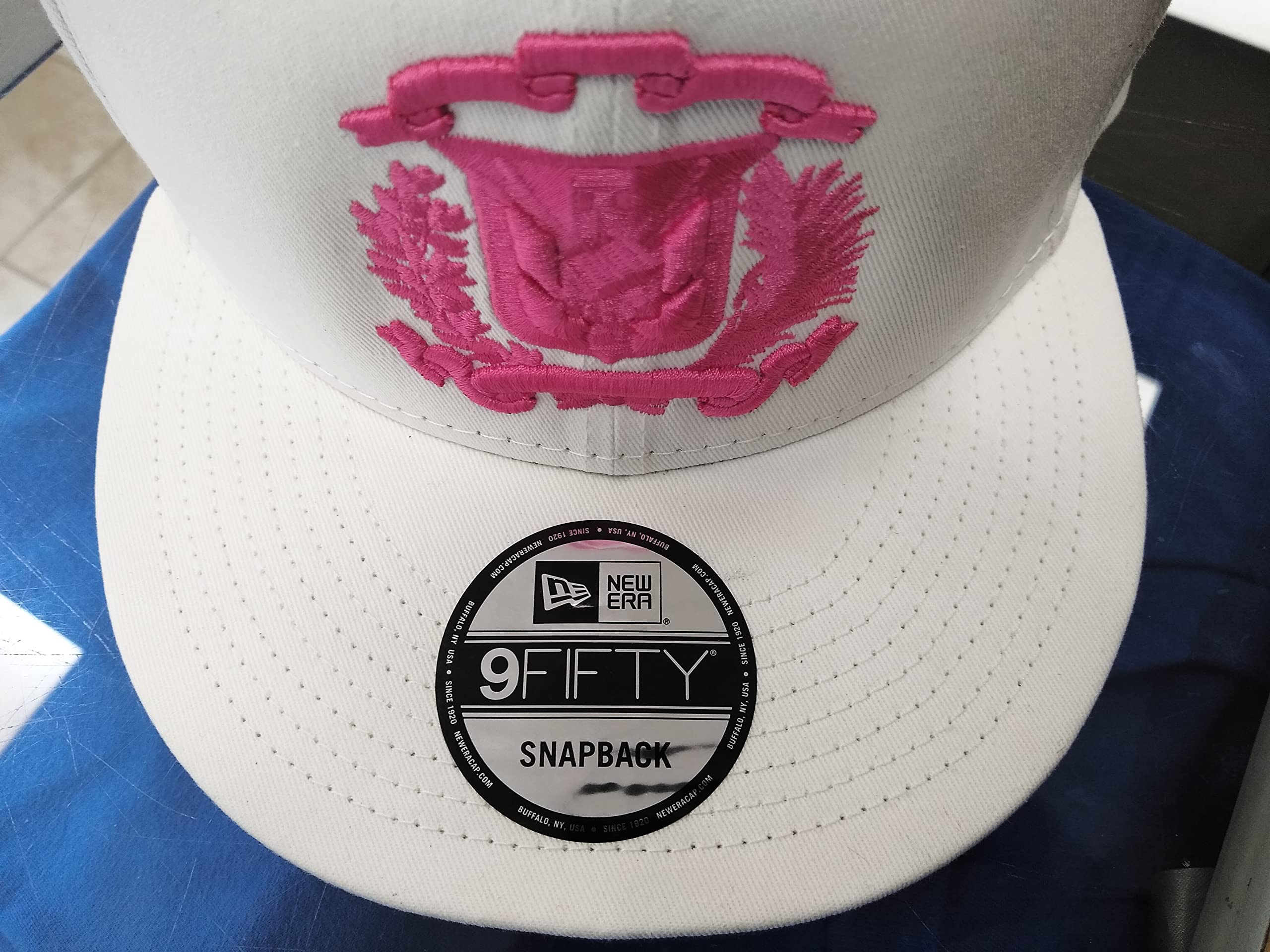 Dominican Republic Embroidered Shield and Flag Snap BackCap (White/Pink)