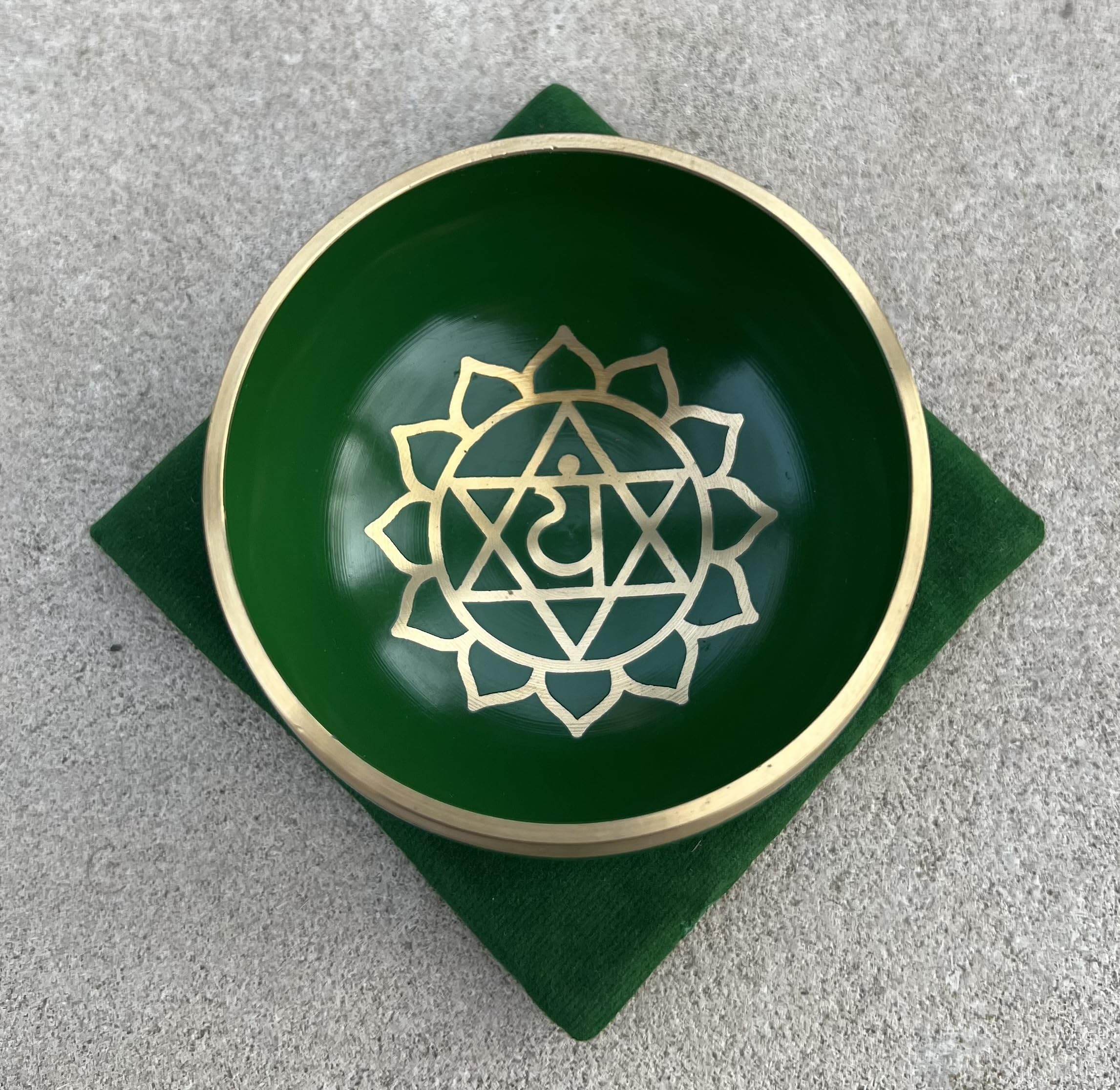 DharmaObjects Tibetan Heart Chakra Premium Palm Size Singing Bowl Gift Box Set