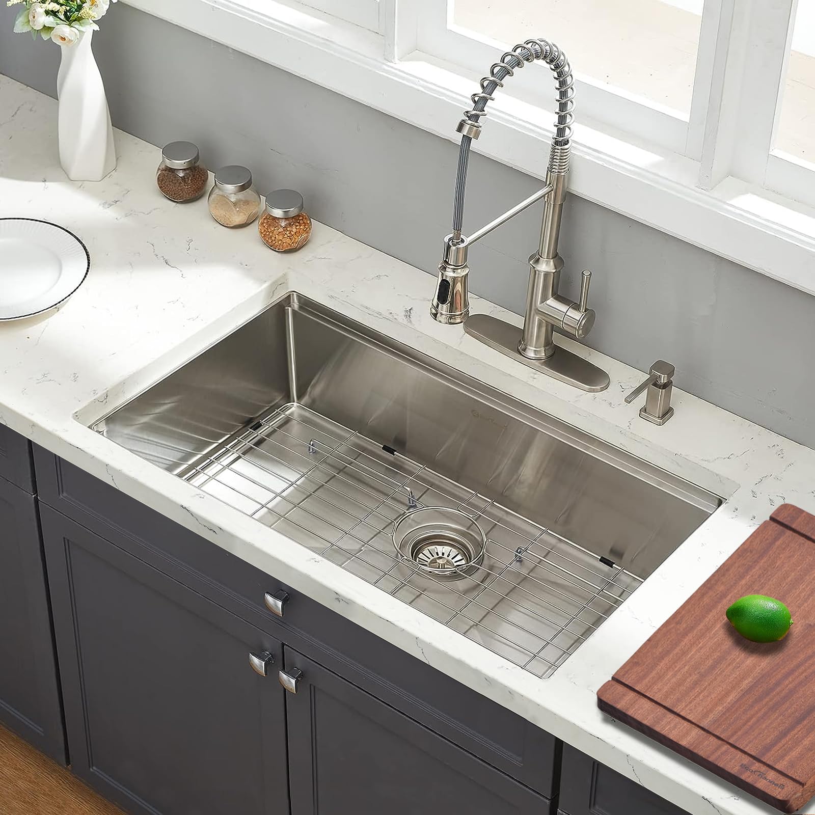EcoChannels Undermount Kitchen Sink, 33 x 19 Inch Sink Kitchen 16 Gauge Stainless Steel Kitchen Sinks Single Bowl Workstation Sink with Cutting Board
