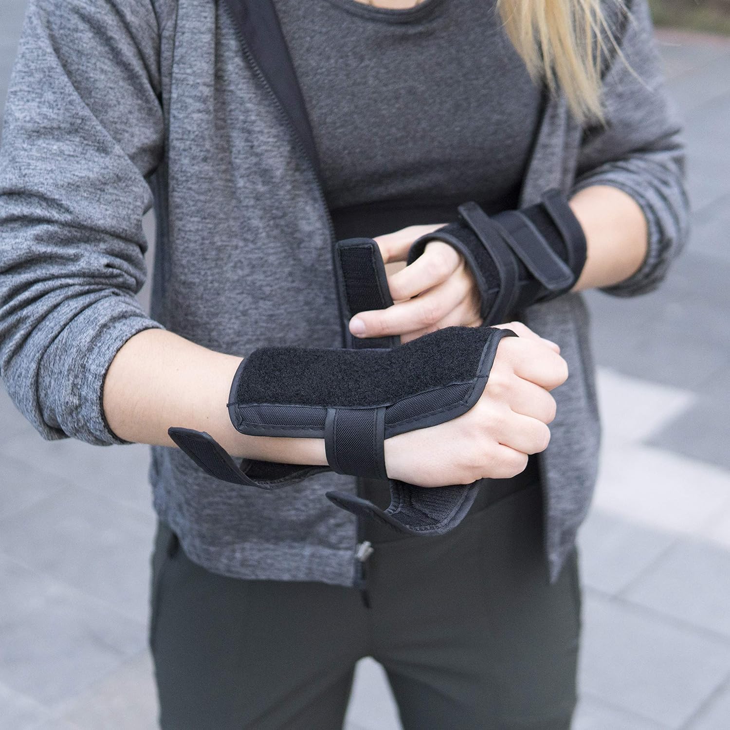 Elos Impact Wrist Guards for Skating Adult, Kids & Youth - Various Sizes, Comfy, Breathable & 3D Contouring - Ideal for Skateboard, Inline Skating, Rollerblade Men & Women (Wrist Guards, Small)
