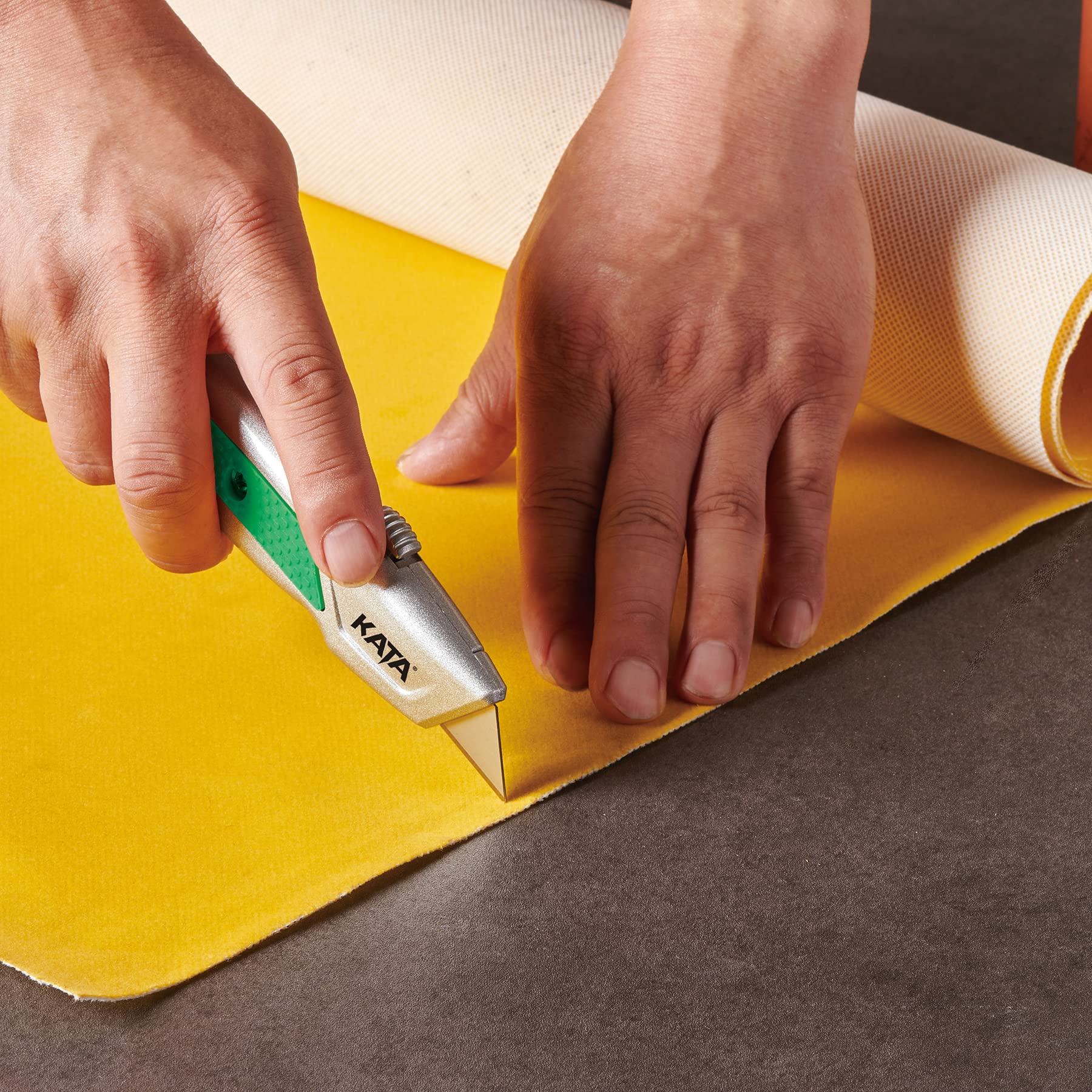 KATA 2 Pack Retractable Utility Knife,Heavy Duty Box Cutters for Cardboard, Boxes, Cartons and Rope,Rubbery Handle,with Extra 10pc SK5 Sharp Blades,GREEN