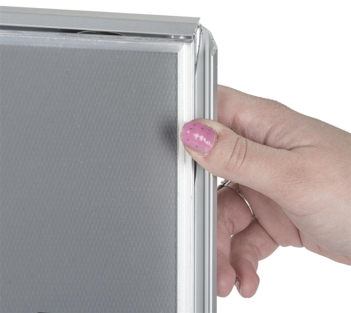 Displays2go Office Sign Holder, 5 x 7 Inch Frame, Quick Snap Border, Lens Included, Silver Aluminum (WSNF57SV)