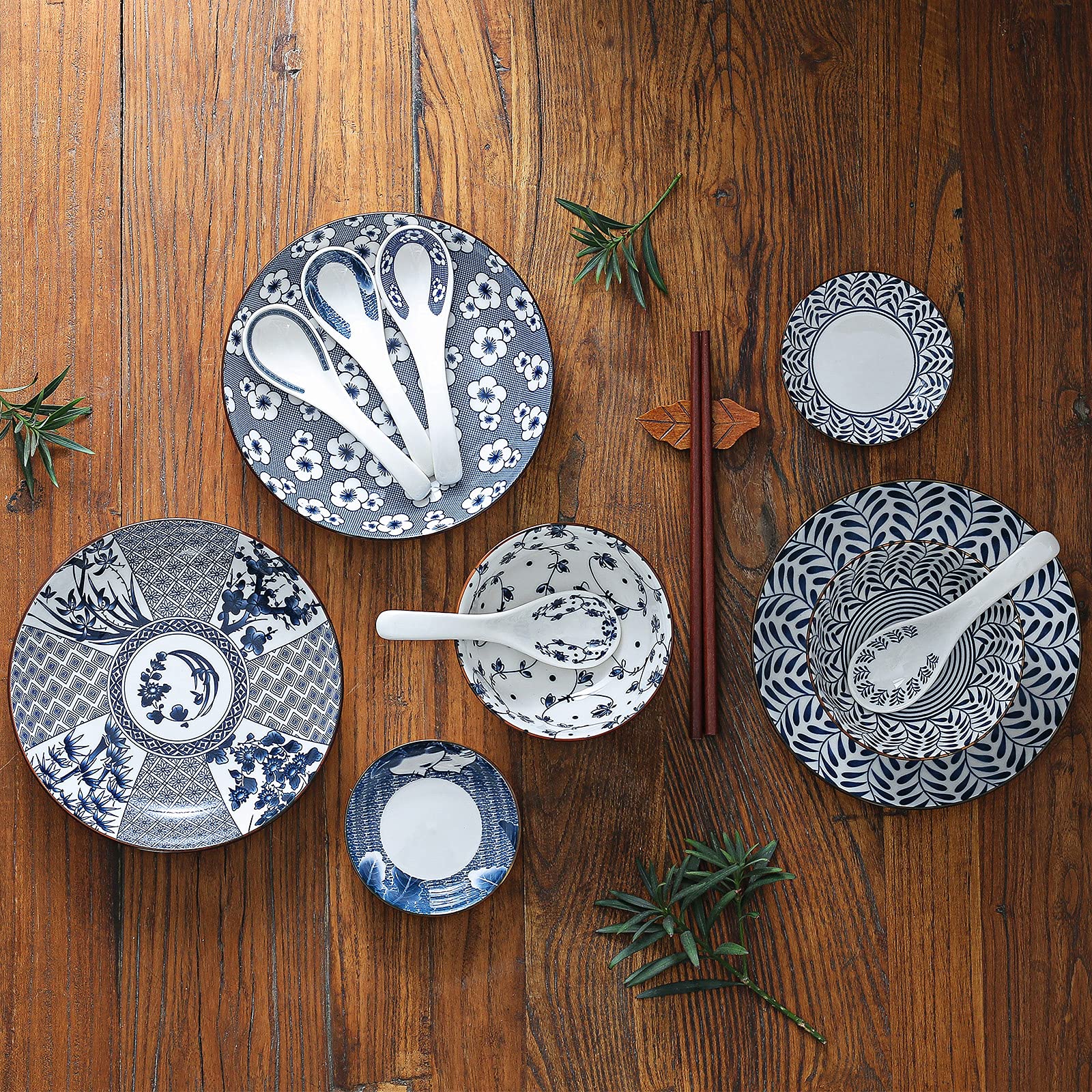 Gegong Blue and White Porcelain Dinnerware Set, Dishes, Bowl, Spoon, Chopsticks, Service for 1, Colorful Glazed Ceramic Set, Gift Box Packaging (Tang Grass)