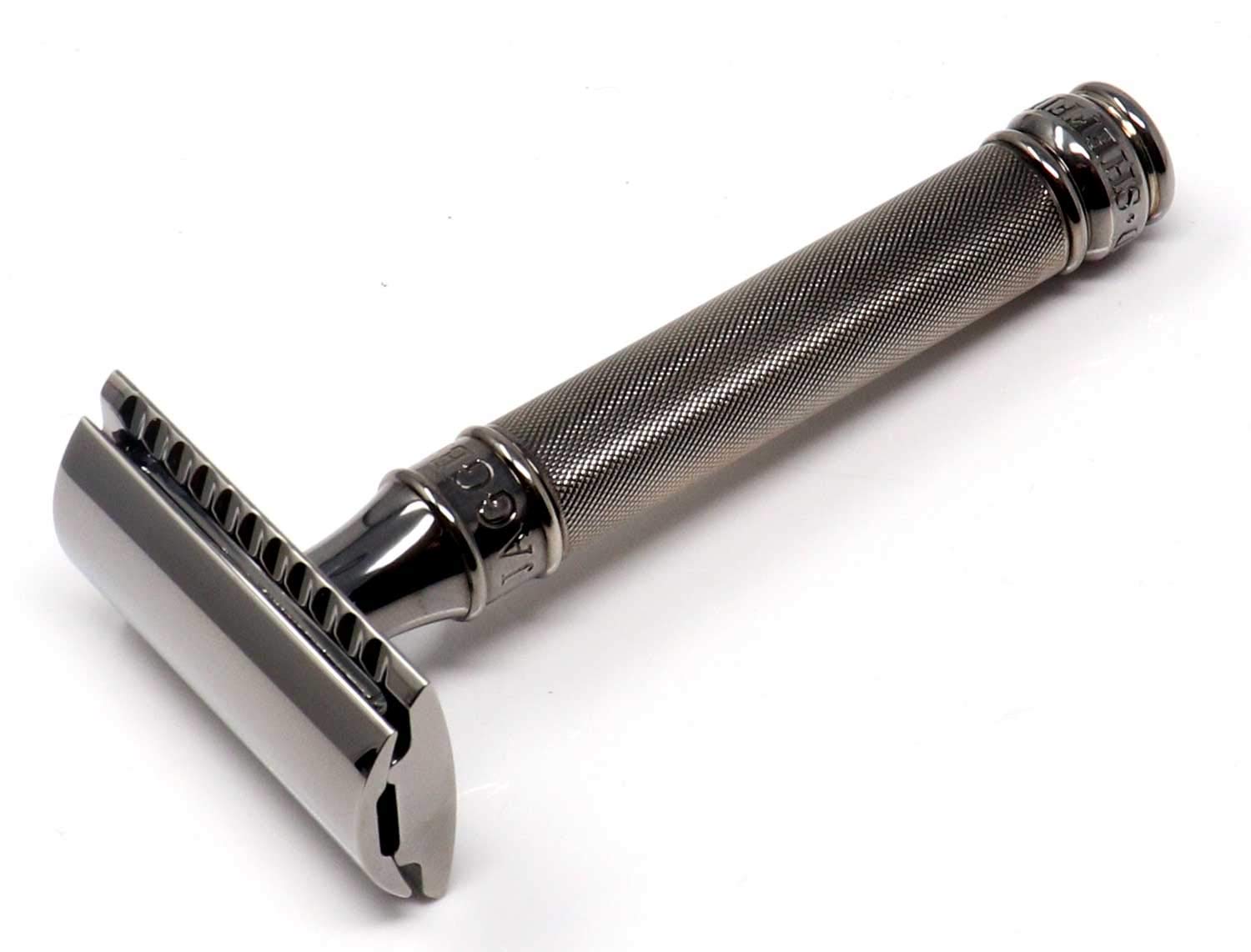 Double Edge safety razor, barley effect handle with complimentary Feather blade