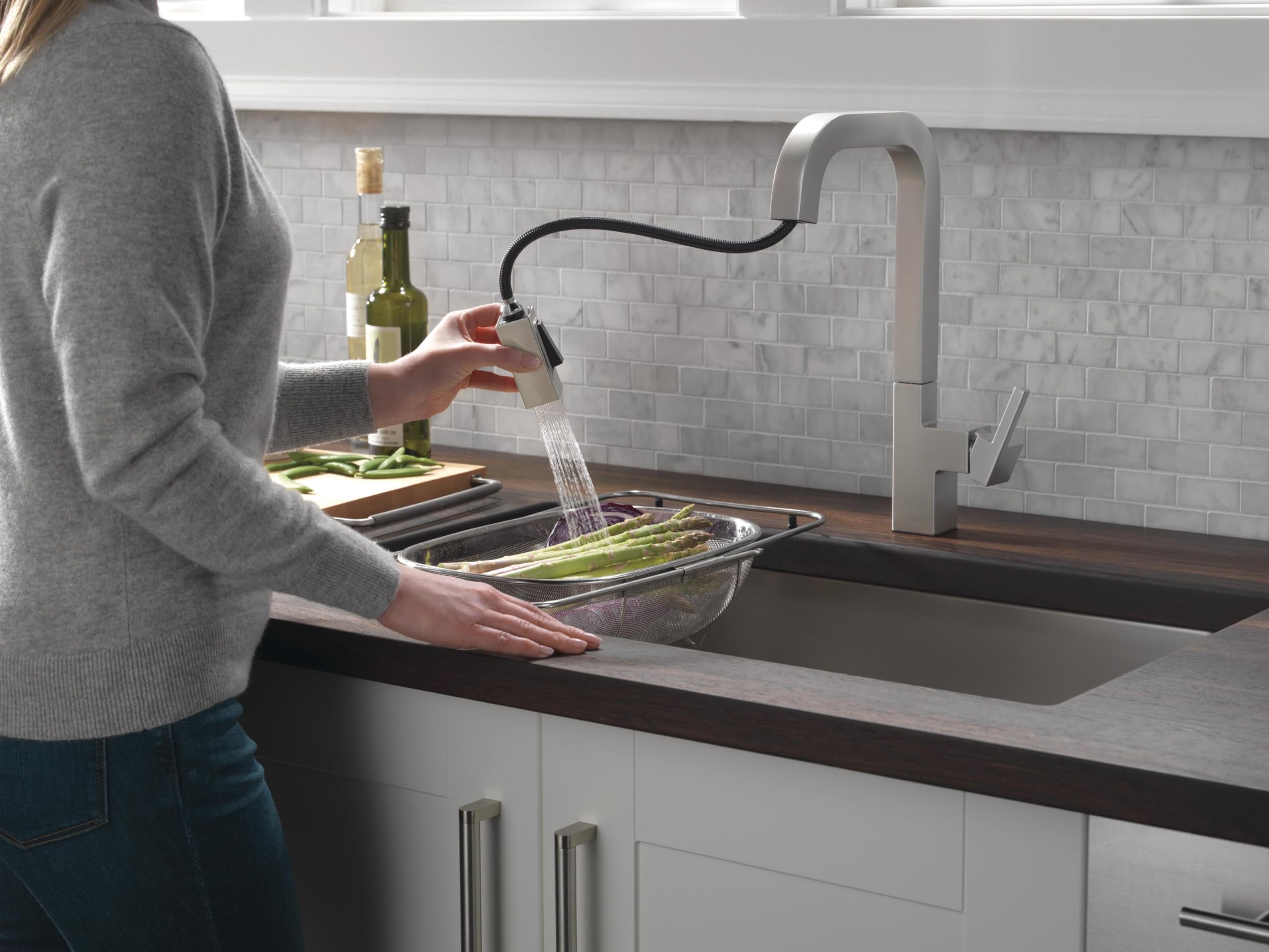Delta Faucet Brushed Nickel Kitchen Faucet with Pull Down Sprayer, ADA Compliant, Dual Function Wand, Magnetic Docking Spray Head, Spotshield Stainless Steel, 19825LF-SP