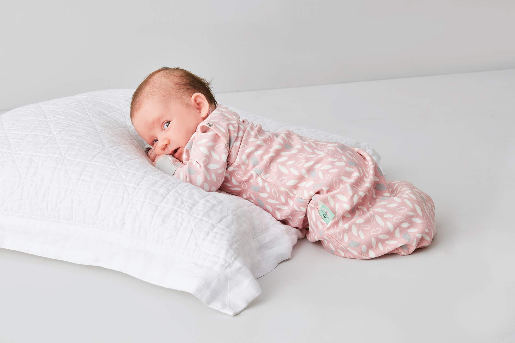 ergoPouch 1 tog Cocoon Swaddle Bag- 2 in 1 Swaddle Transitions into arms Free Wearable Blanket Sleeping Bag. 2 Way Zipper for Easy Diaper Changes (Spring Leaves, 3-12 Months)