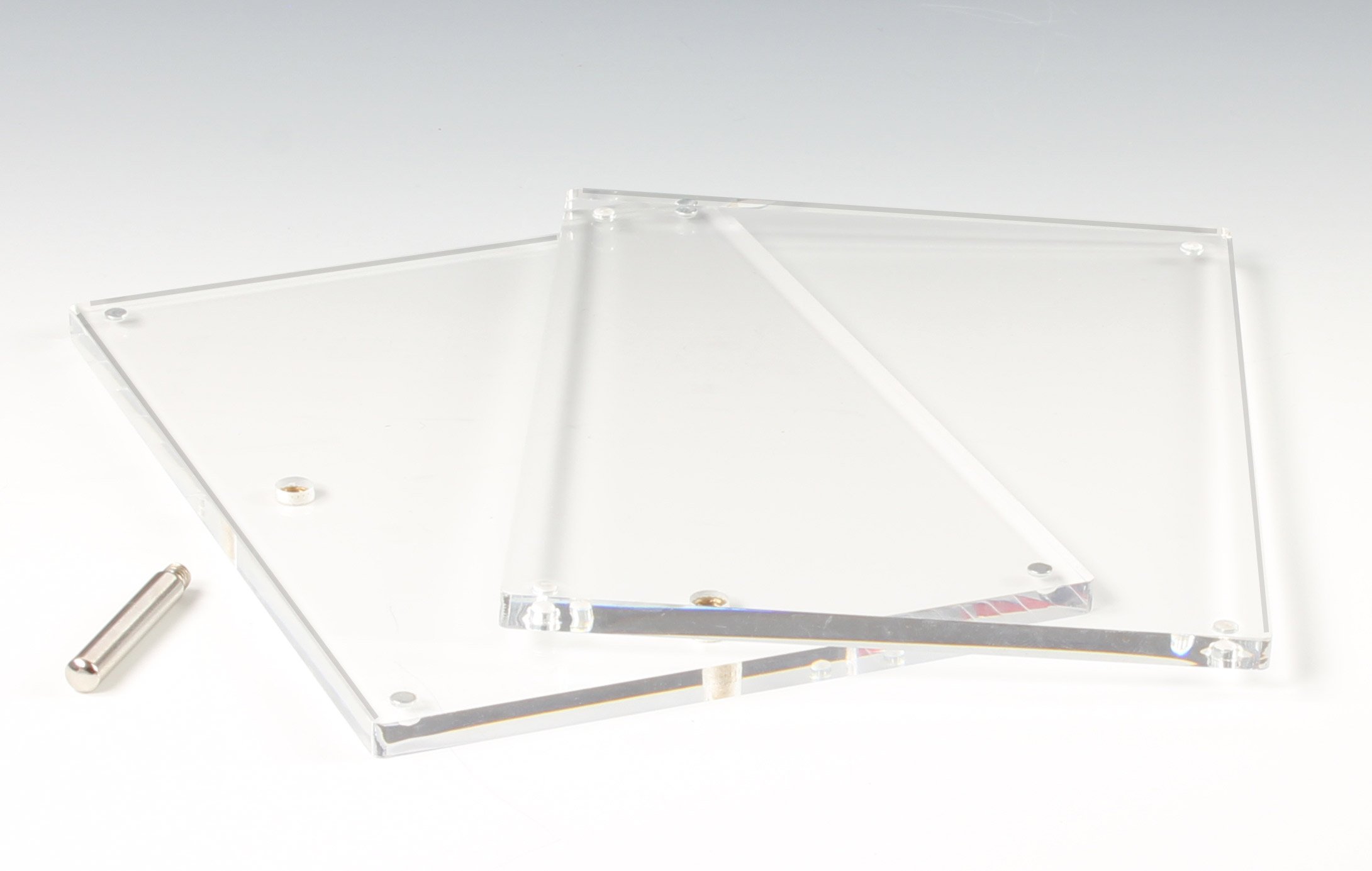 Displays2go Frameless Acrylic Frame Holds 4 x 6 Inches Photos (SMPF4060)