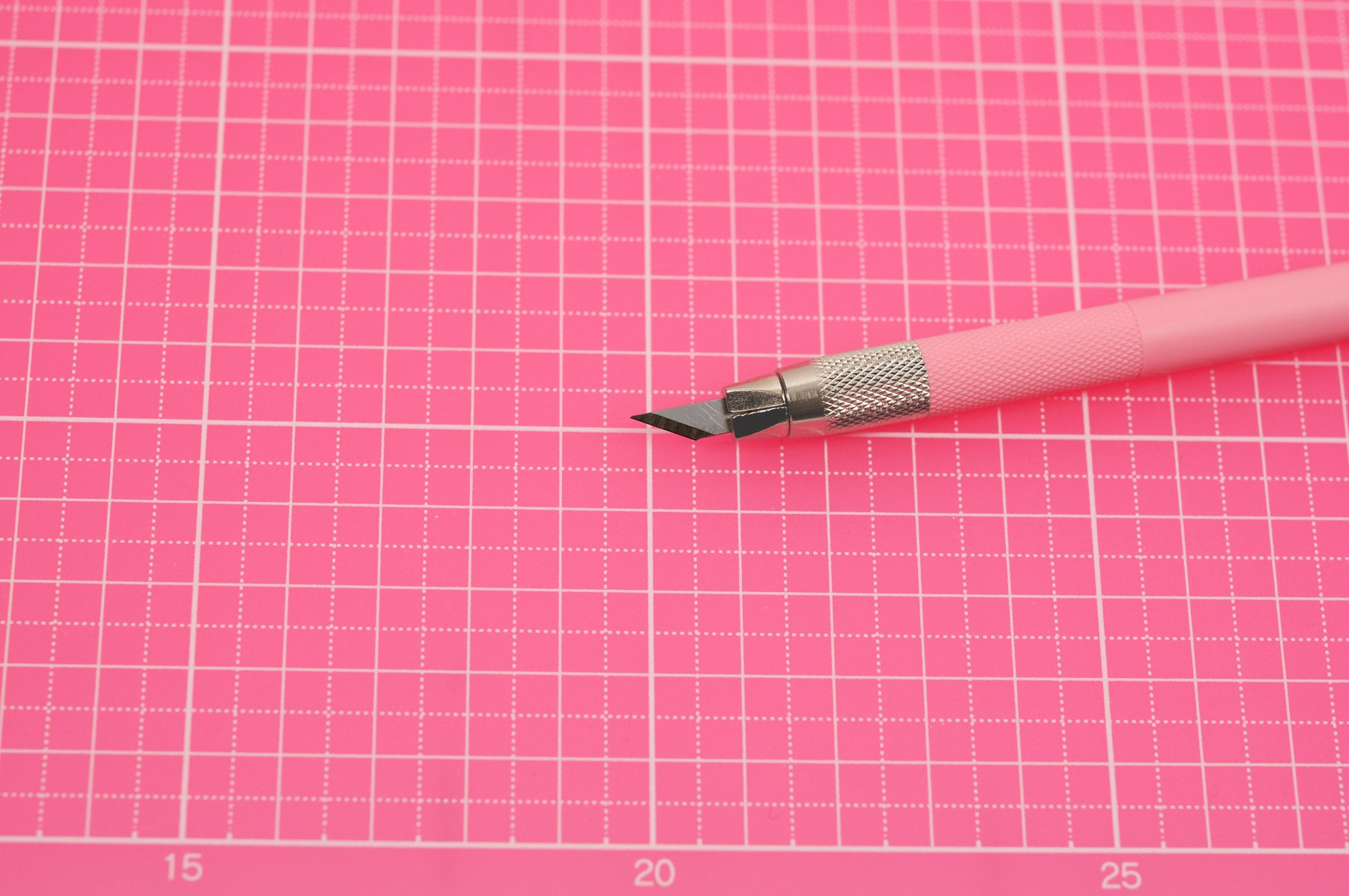 NT Cutter Resin Holder Art Knife, Pink Holder, 1 Knife (D-401P-P)