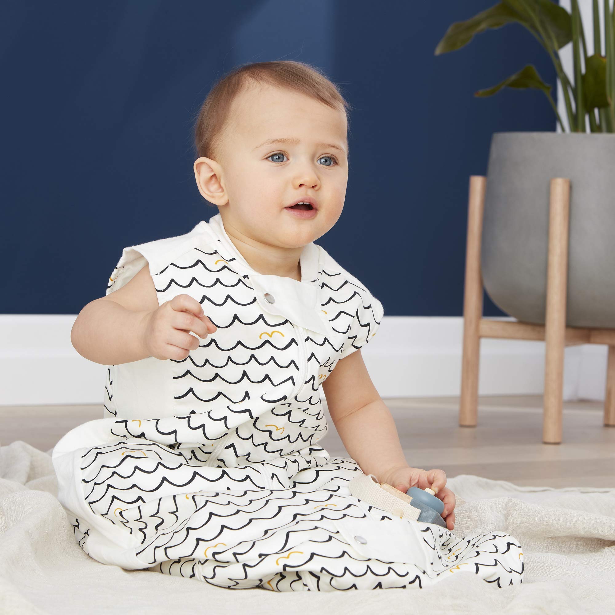ergoPouch 1.0 TOG Sheeting Sleeping Bag Organic Cotton Wearable Blanket Sleeping Bag. Soft 400+ Thread Count with Stretch Panels (Waves, 2-12 Months)