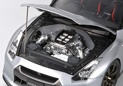 Tamiya Nissan GT-R R35 - 1/24 Scale Model Kit 24300