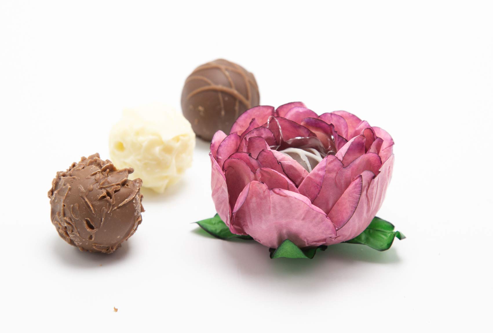 Handmade Paper Truffle Cups | Truffle Liners | Truffle Wrappers | Fominhas | candy cups for chocolate | Forminhas de Brigadeiro | candy liners - Pack of 30 - Truffilio (Paper, Peony Dusty Rose)