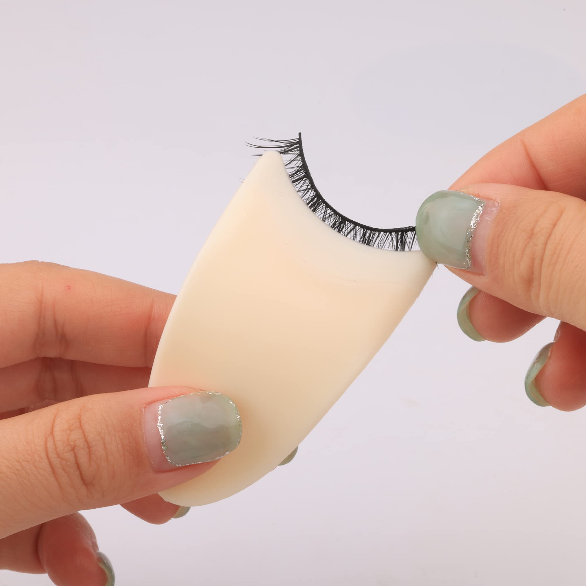 False Lashes Applicator Tool Lash Buddy Makeup Tools False Eyelash Wearing Aids Clip, Convenient to Wear Eyelashes, 1 PC