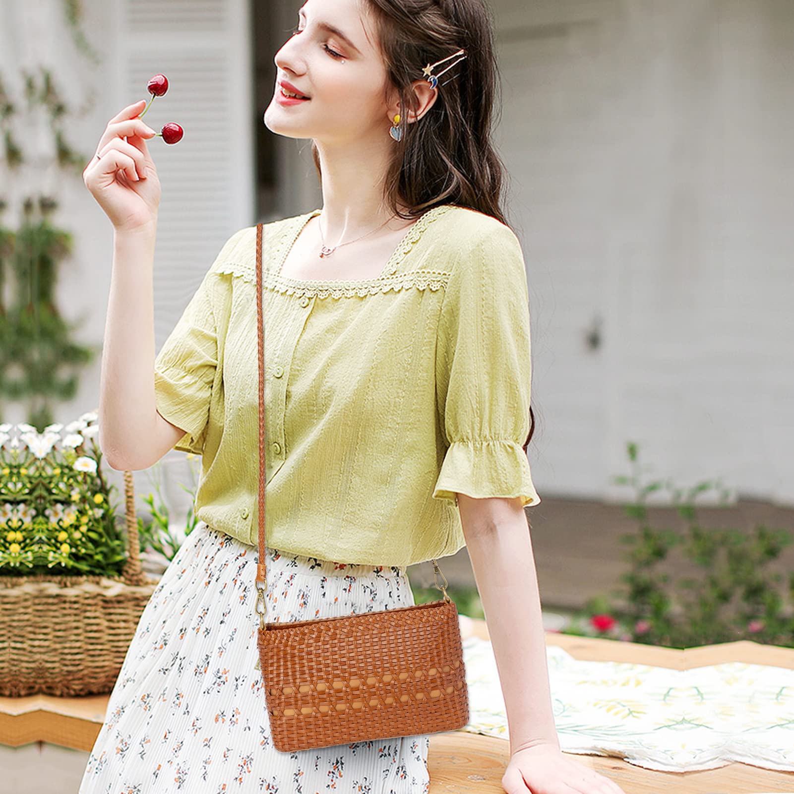 Genuine Leather Handmade Woven Crossbody Bag for Women Vintage Shoulder Handbag (light brown)