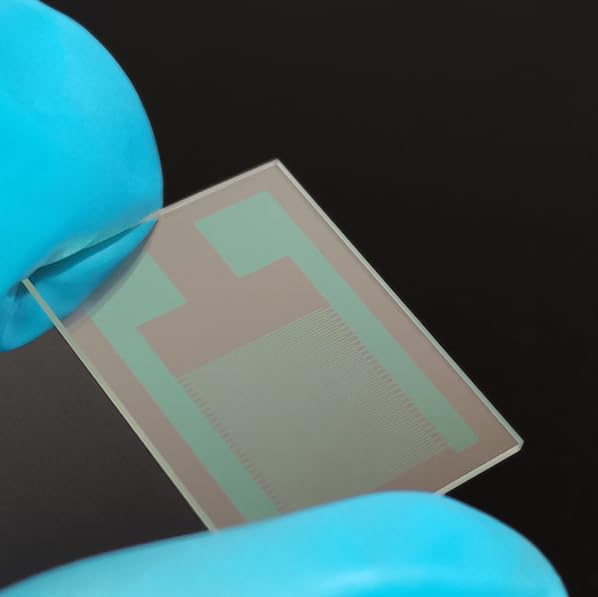 Qunguan IDE(Interdigital Electrode) on ito Glass 80μm Indium-Tin-Oxide Film Superpolar Conductivity Transparent Biosensor Medical Chemical Optical Sensor Chip (15mm×20mm, 12 pcs)