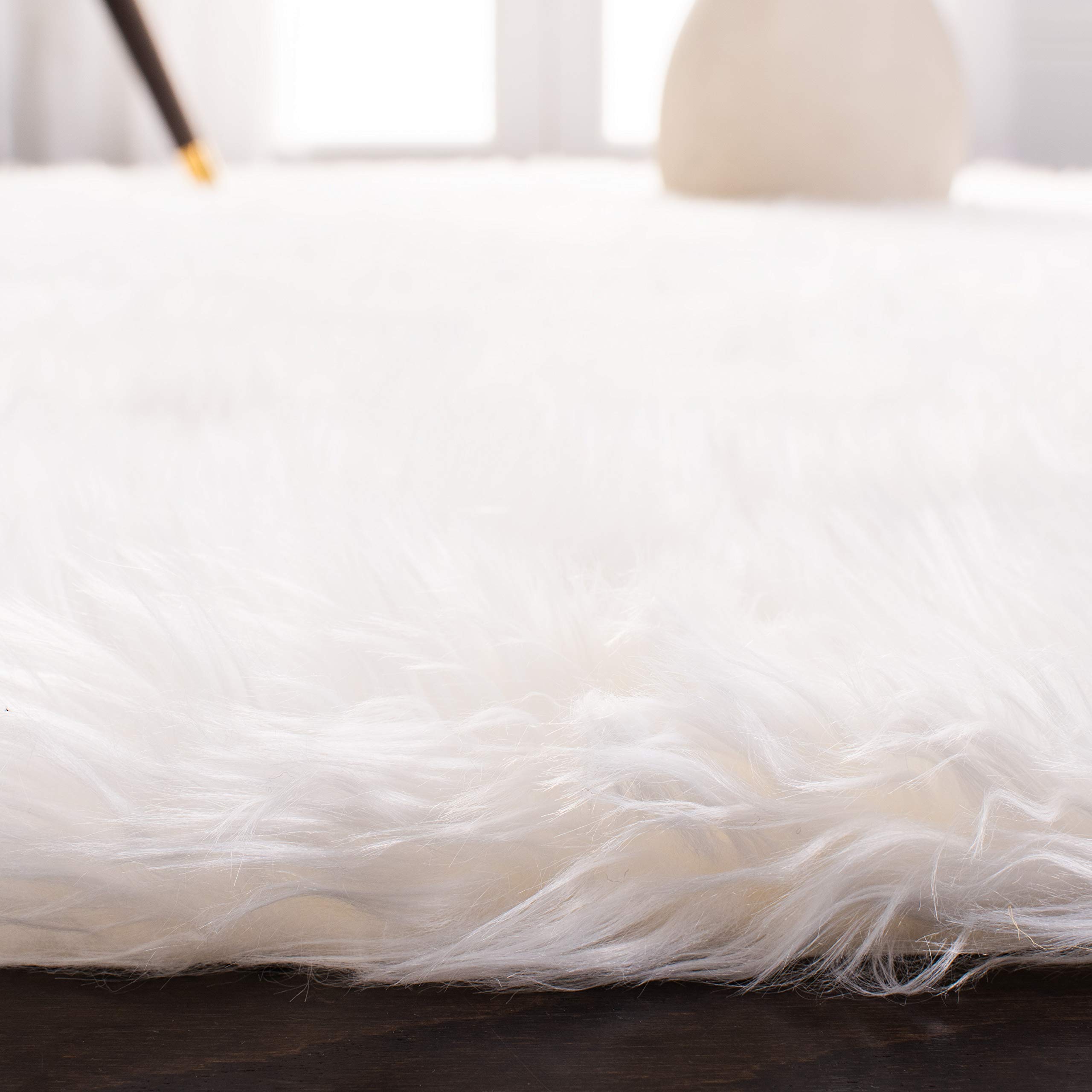 SAFAVIEH Faux Sheep Skin Collection 5' x 8' Ivory FSS235A Silken Glam 2.35-inch Thick Area Rug