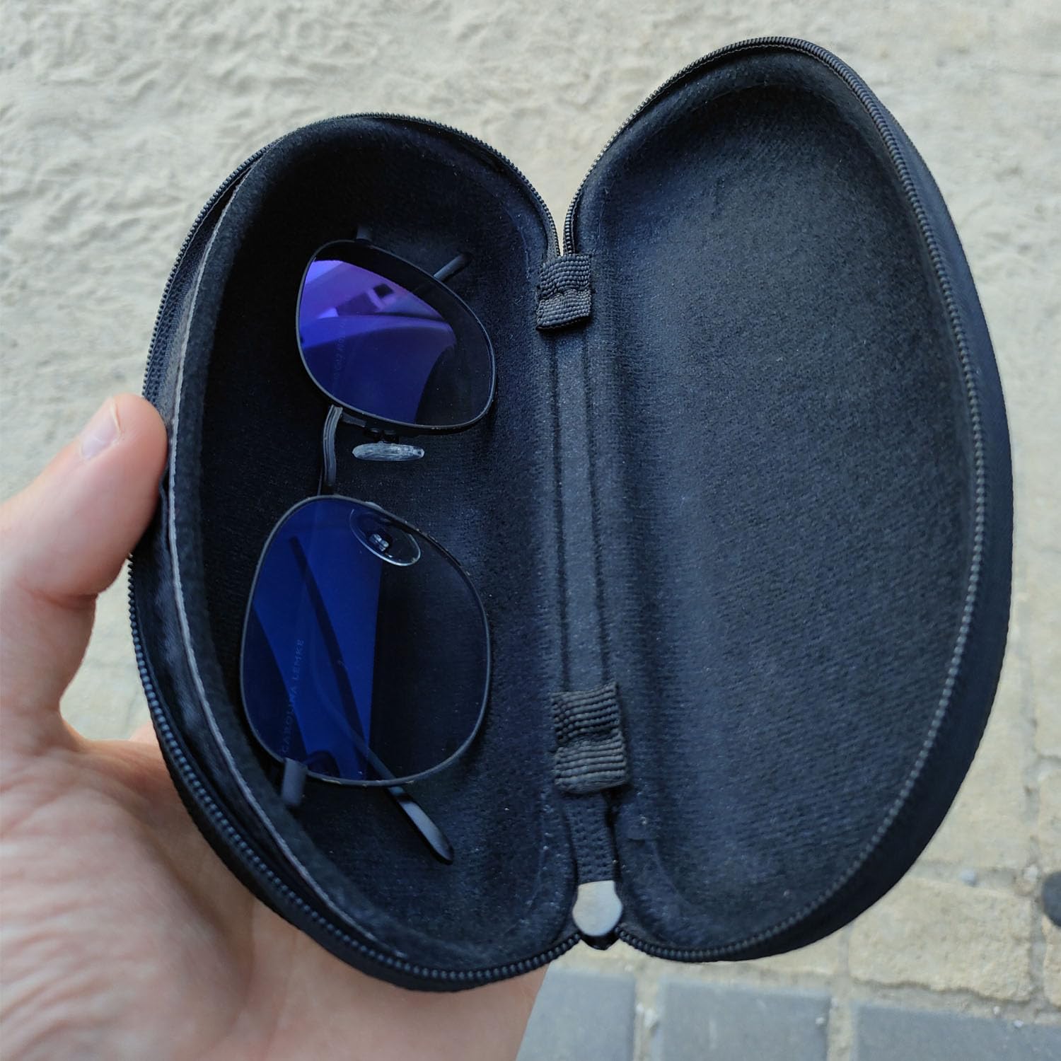 KT Deals Zipper Hard Shell Sunglasses Case and Eyeglasses Case Portable Travel Glasses Case with Plastic Hook, One Size - fit most, Black