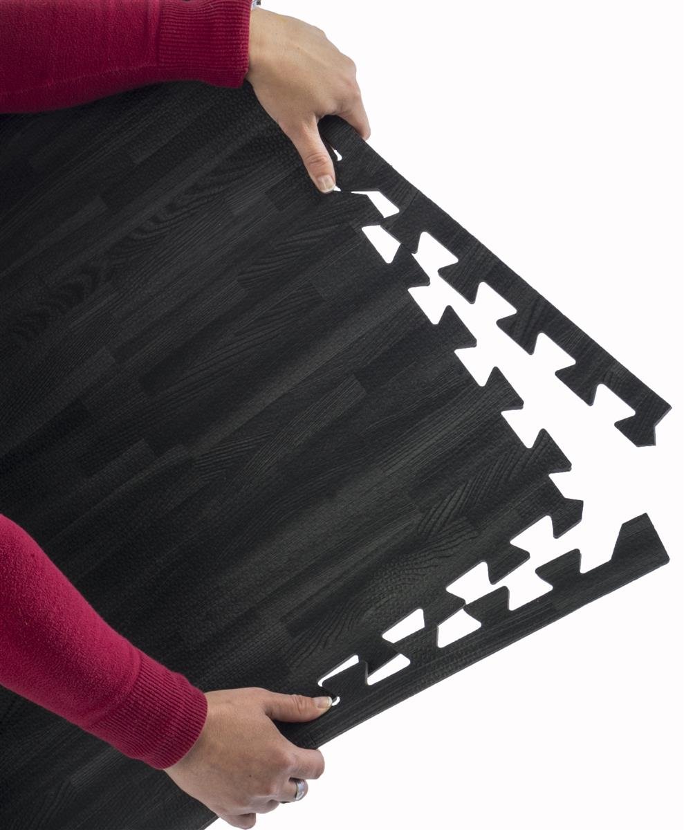 Displays2go 26-pc Wood Grain Interlocking Foam Flooring Mats, 0.5 Inch Thick, 10 x 10 Foot Display – Gray (WOMMGYGY)