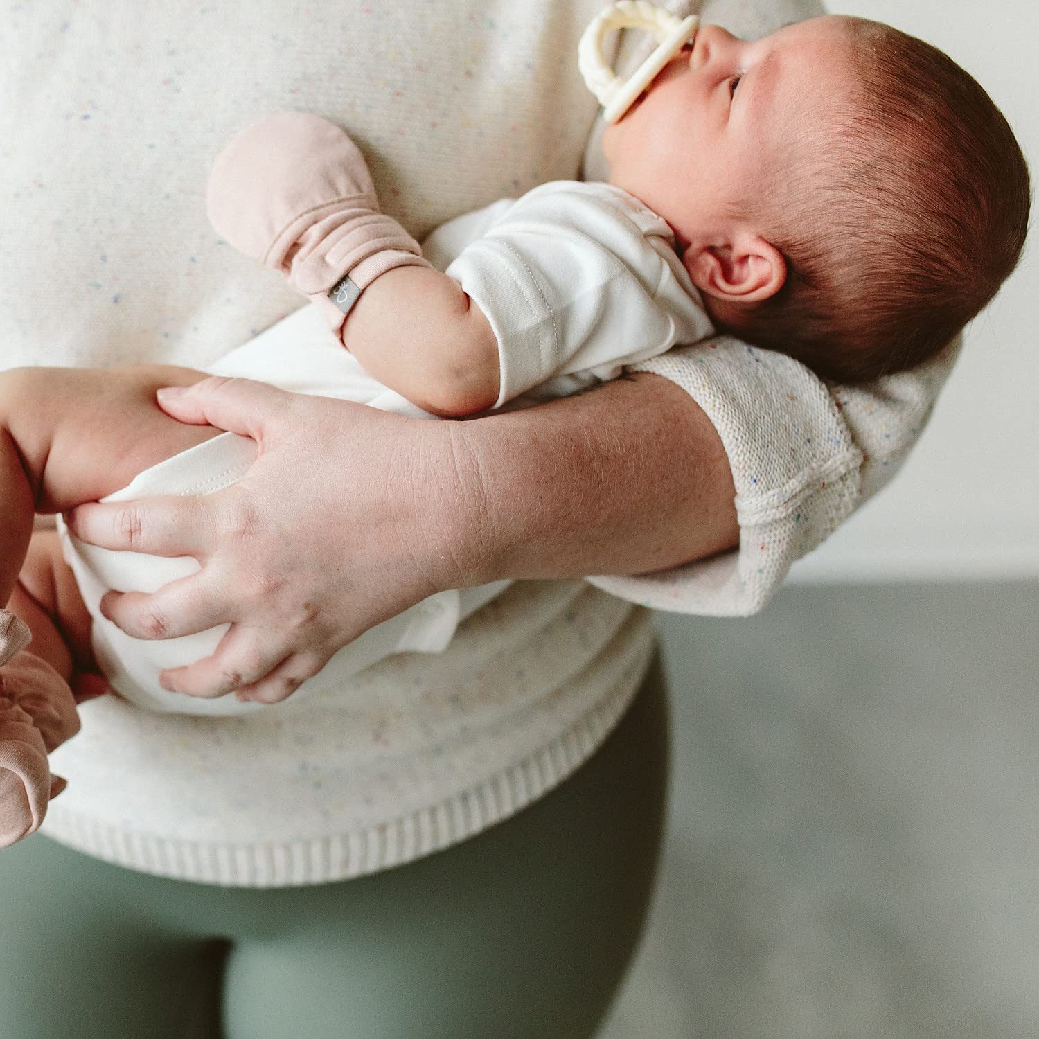 goumikids Viscose Made from Bamboo Cotton Stay-On Mitts, 0-3m Dune Mitts
