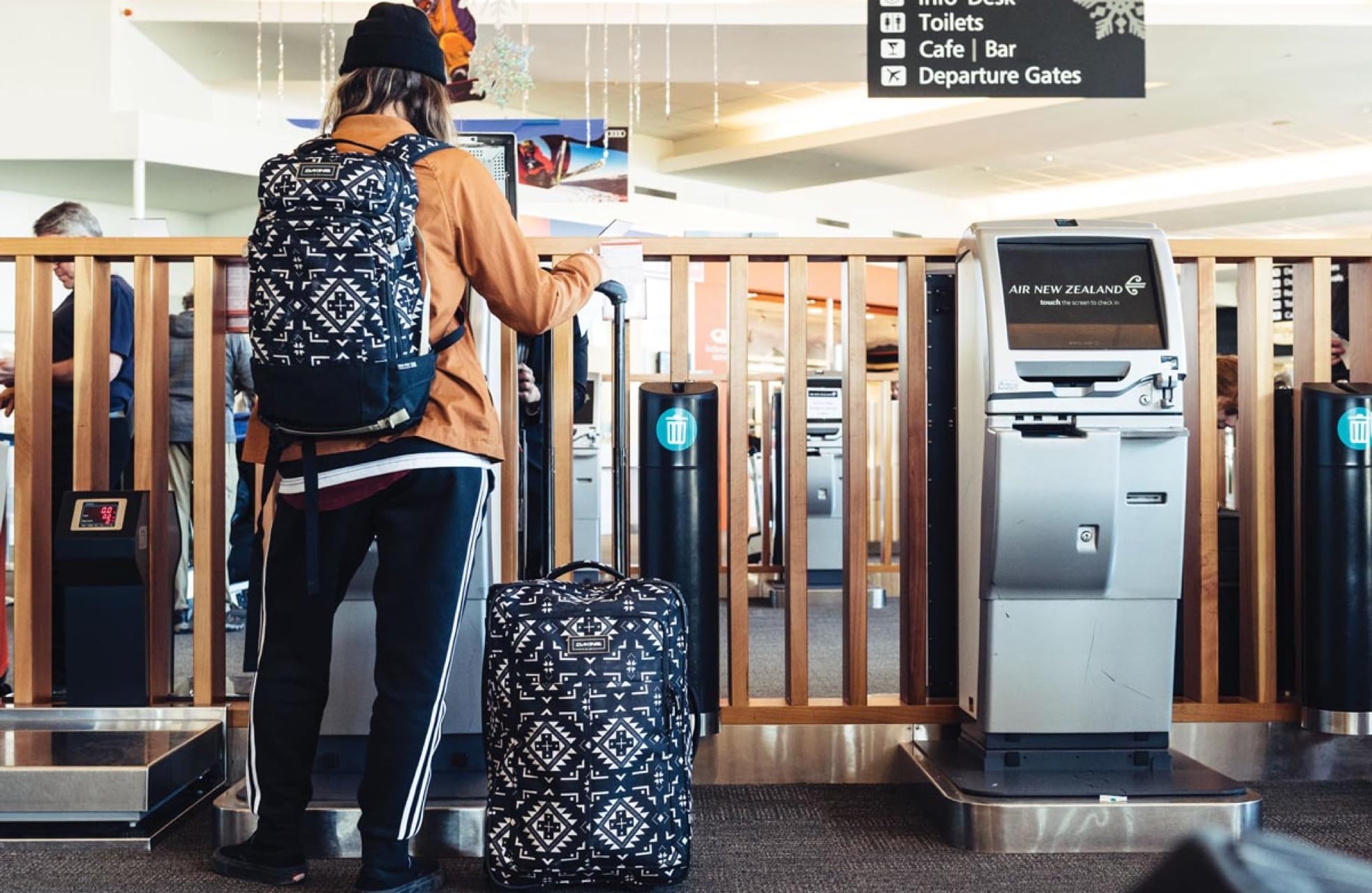 Dakine Carry On Roller 42L - Carbon, One Size