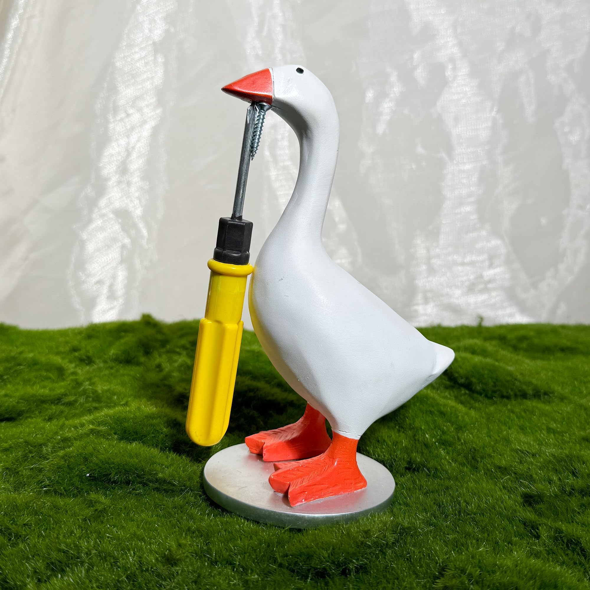 Hinittey Magnetic Goose Key Holder,Adorable Key Magnet Holder, Porch Goose Statue, Silly Goose and Weird Home Decor Funny Key Holder Decor for Table Desk Home Office New Home Housewarming Gifts